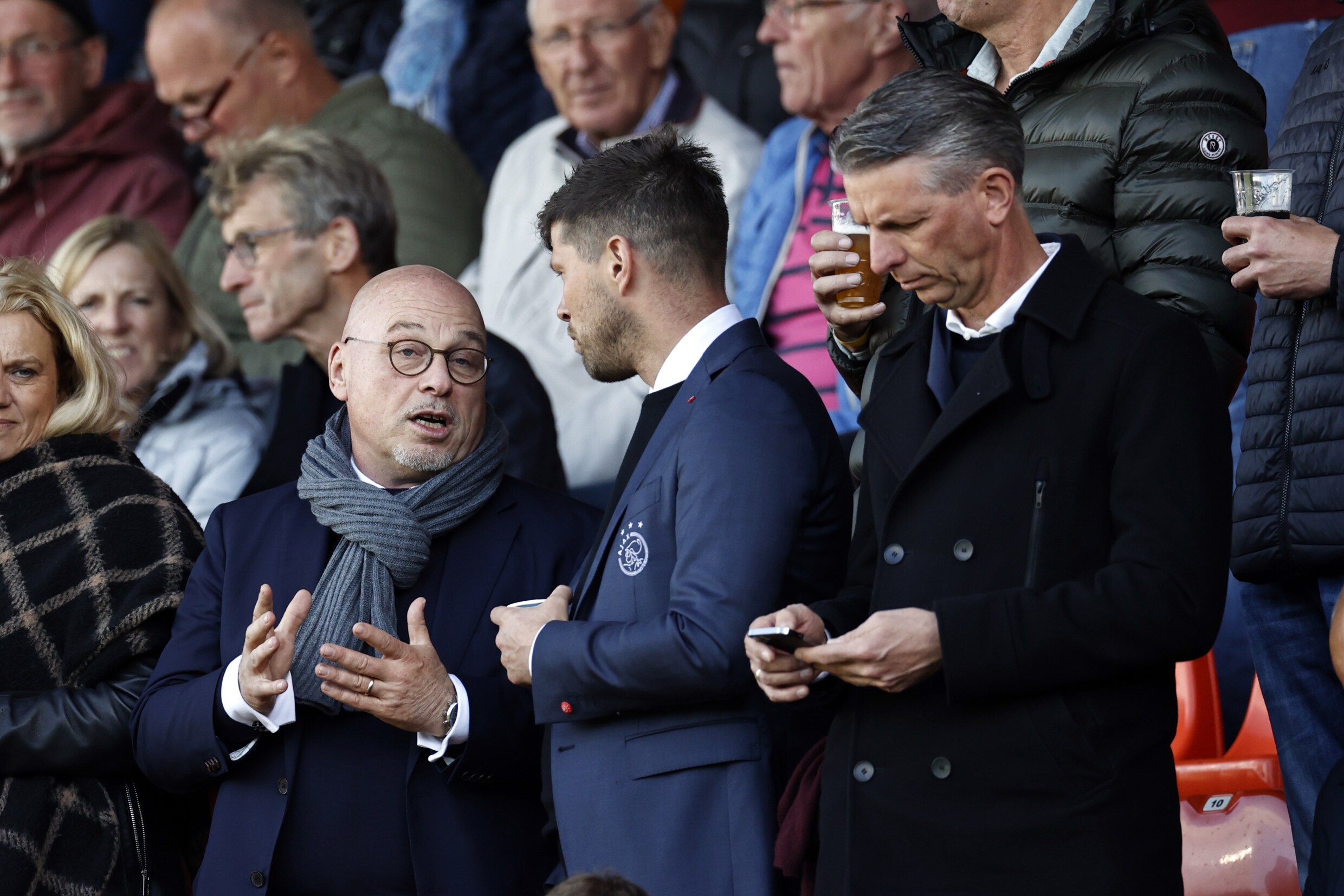 Met Ajaxogen naar nieuwe spelers kijken: zo moet Ajax’ scouting weer ...