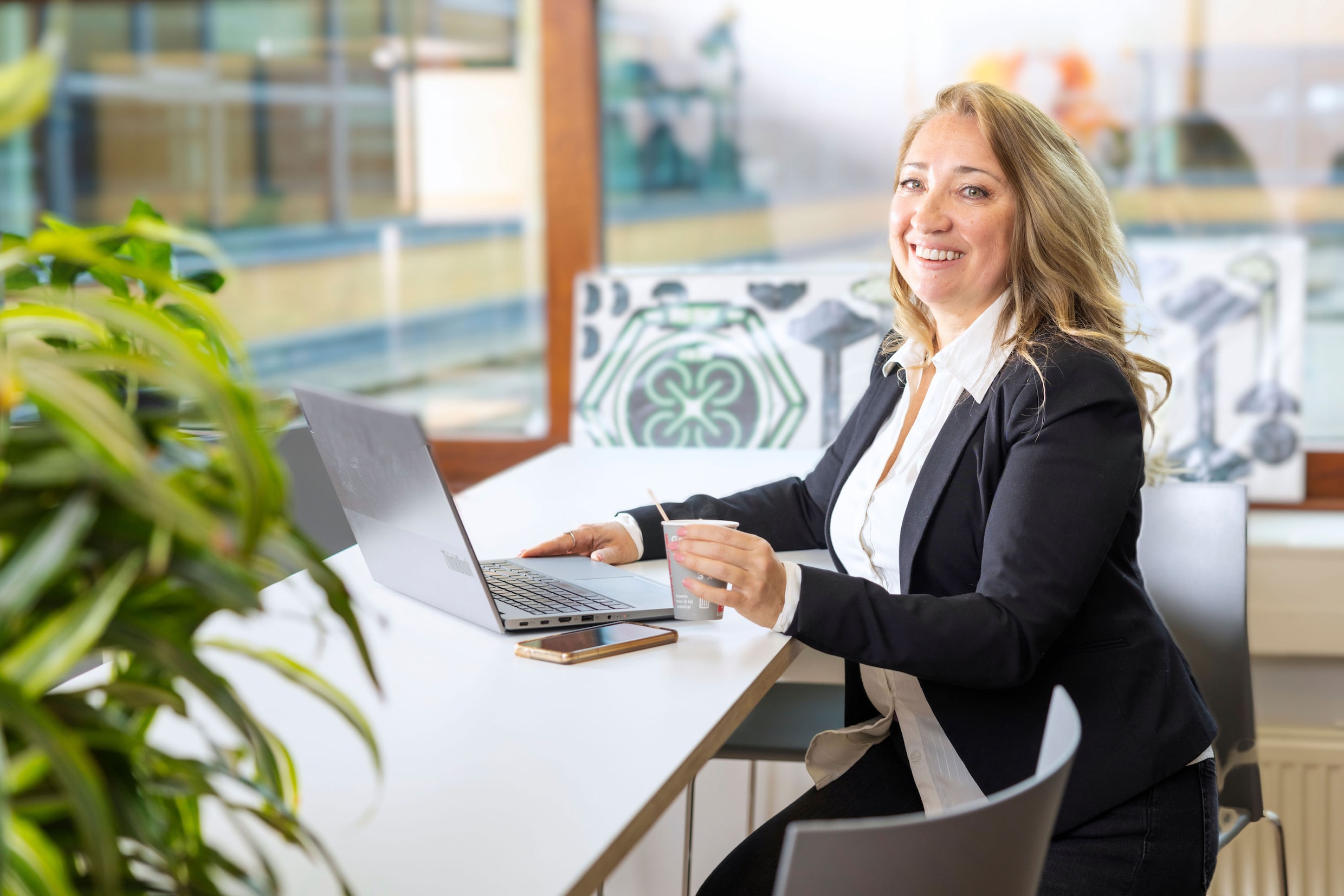 Oksana gebruikt haar ervaring uit het bedrijfsleven nu als vakdocent ICT | Het Parool