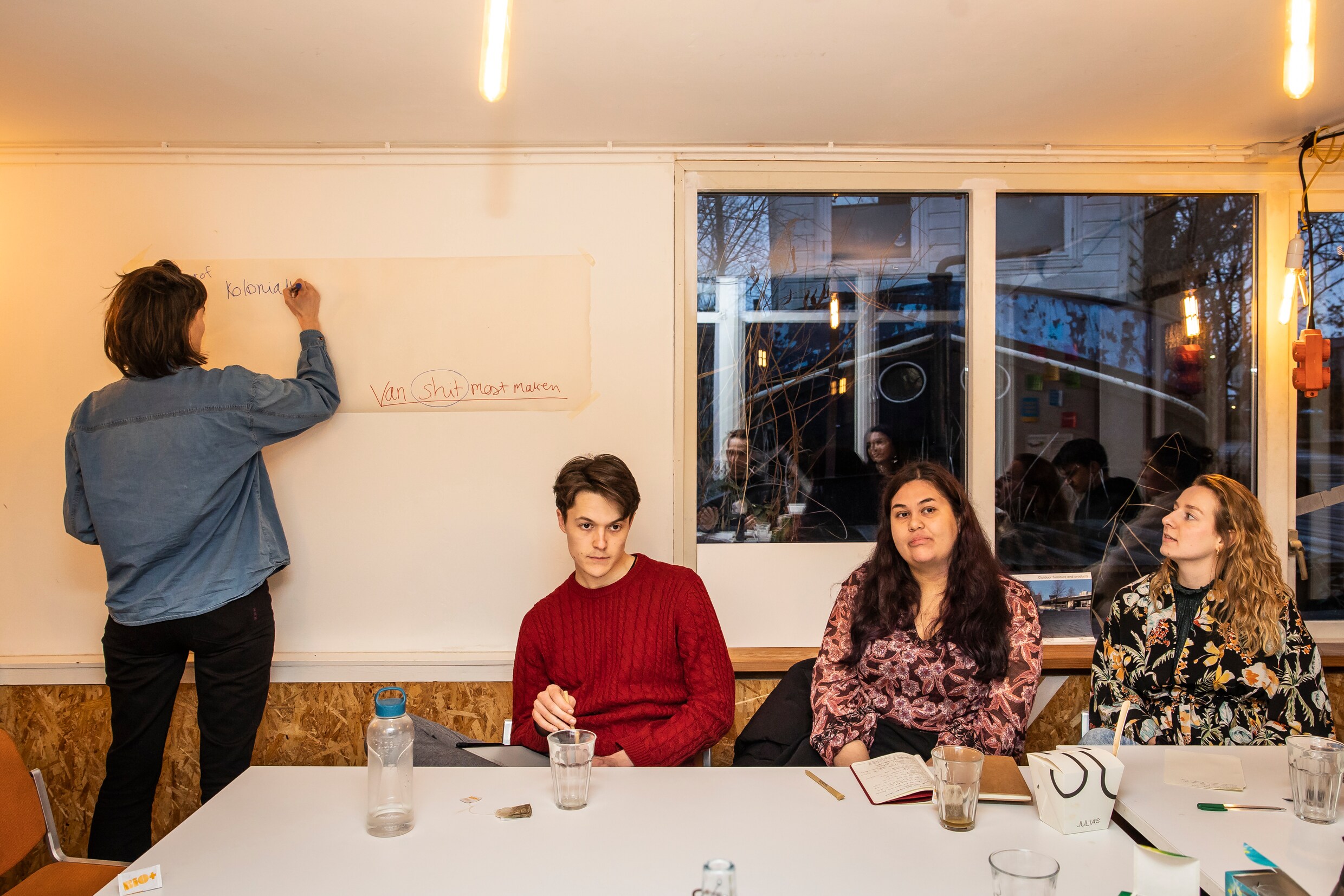 Op de Idealenschool krijgen cursisten les in realiseren van hun idealen ...