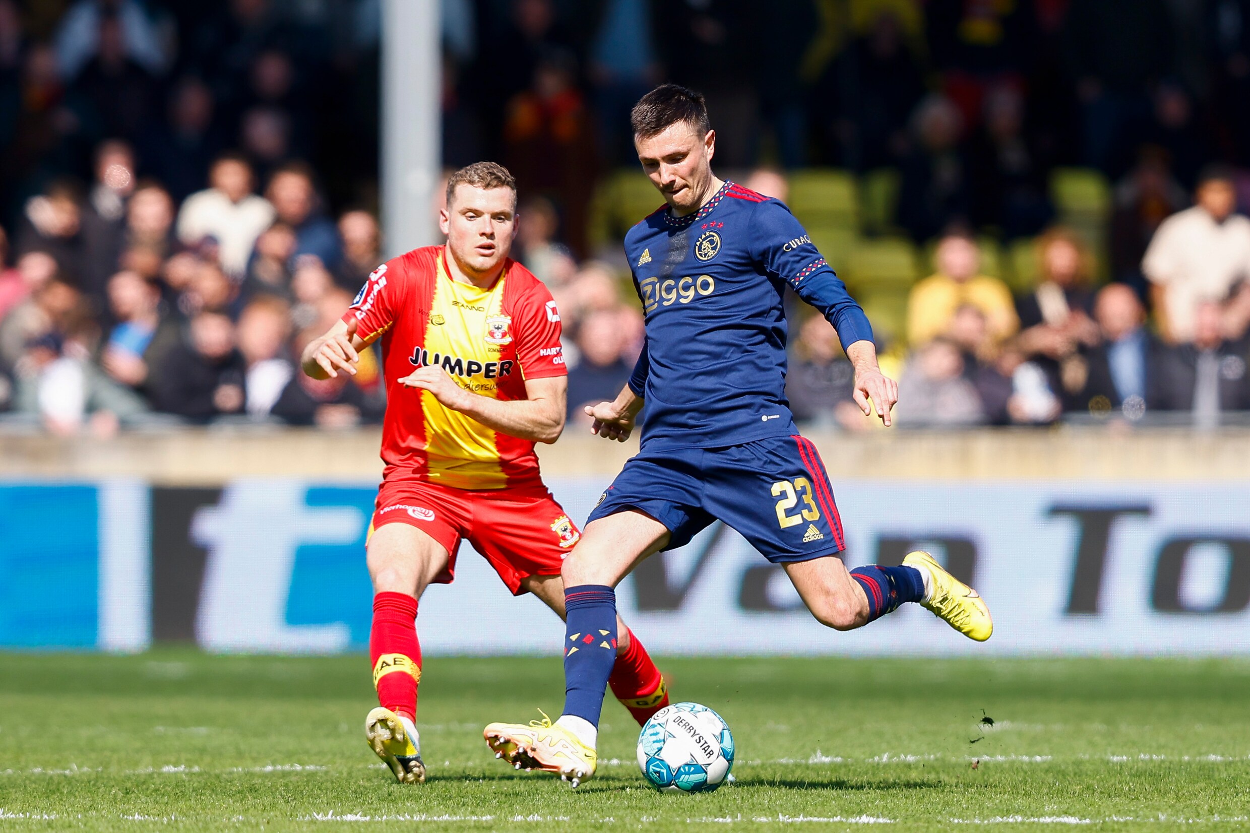 De frisse wind die John Heitinga door de Ajaxselectie en de club liet ...