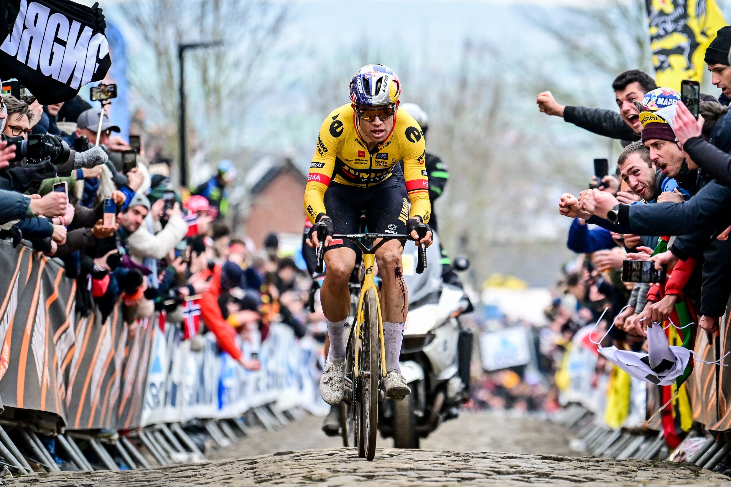Na de Ronde van Vlaanderen ligt er nog meer druk op Parijs-Roubaix voor Jumbo en Wout van Aert ...