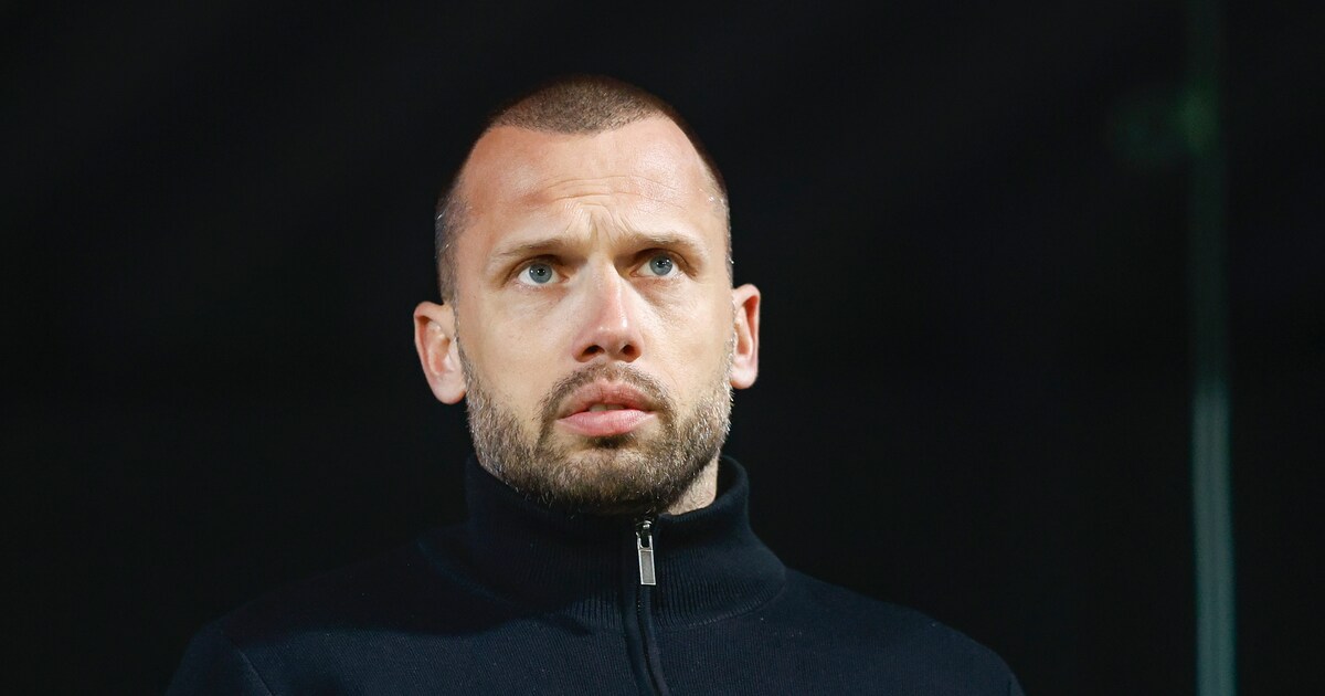 John Heitinga wil snel duidelijkheid van Ajax: ‘Maak een keuze. Die kan ...