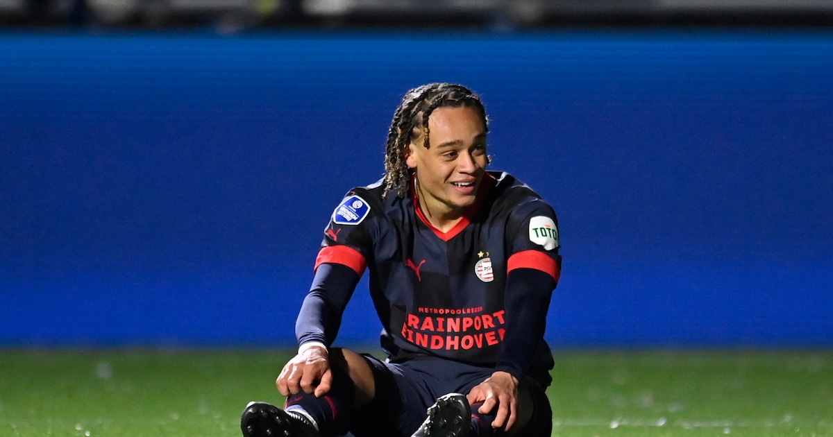PSV woest over homofobe spreekkoren jegens Xavi Simons, leiding ...