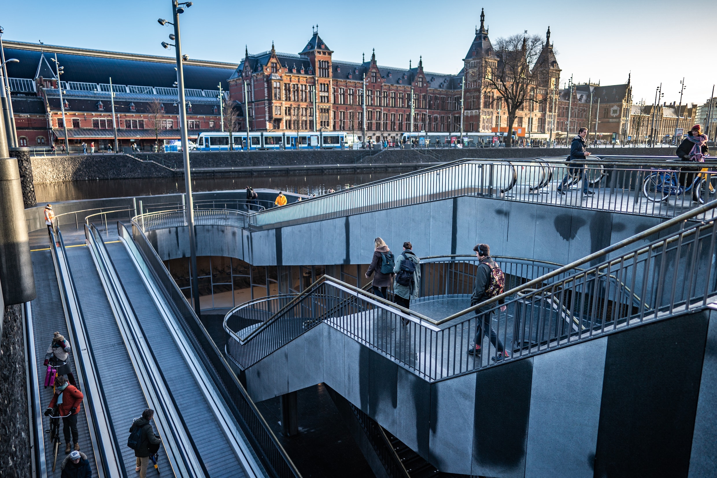 Oproep: wat vind jij van de nieuwe fietsenstallingen bij Amsterdam ...