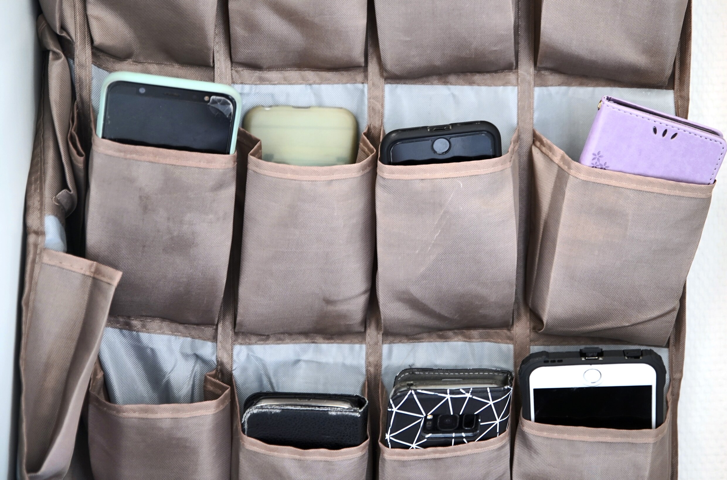 Psychiater tegen Tweede Kamer: Mobieltjesverbod in de klas voorkomt ...