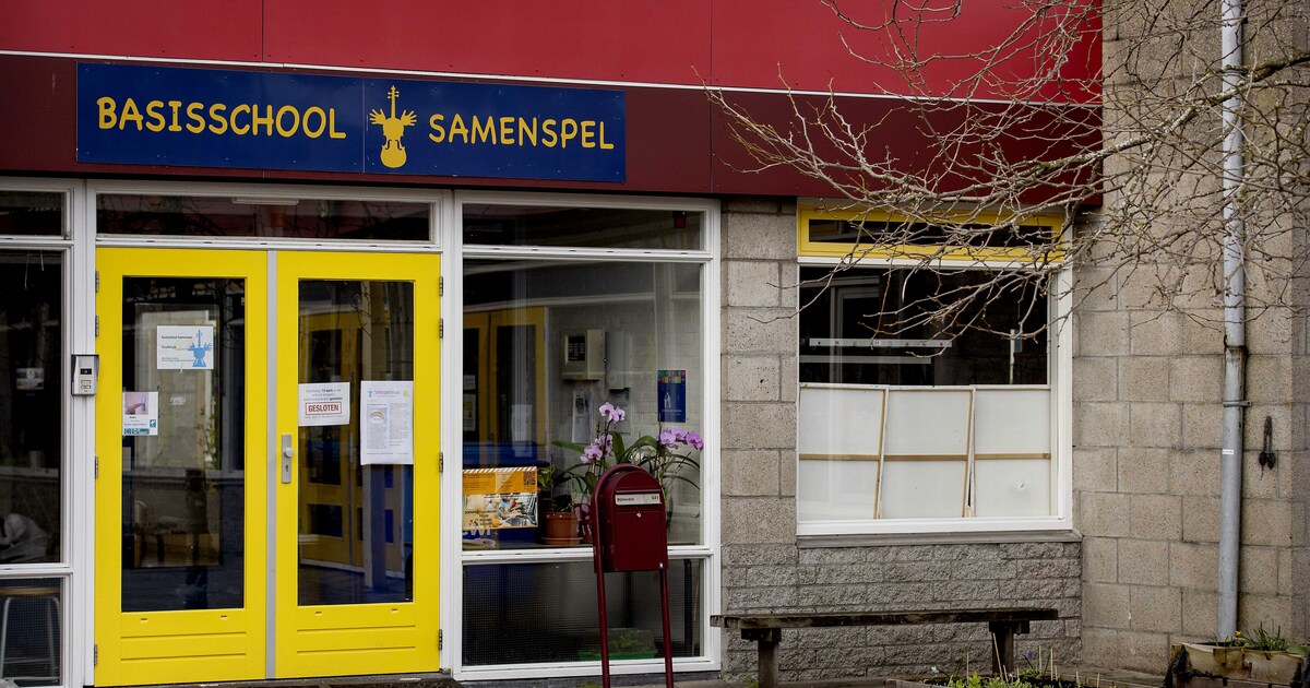Bedreigde basisschool in Amsterdam-Zuidoost gaat maandag weer open | Het Parool