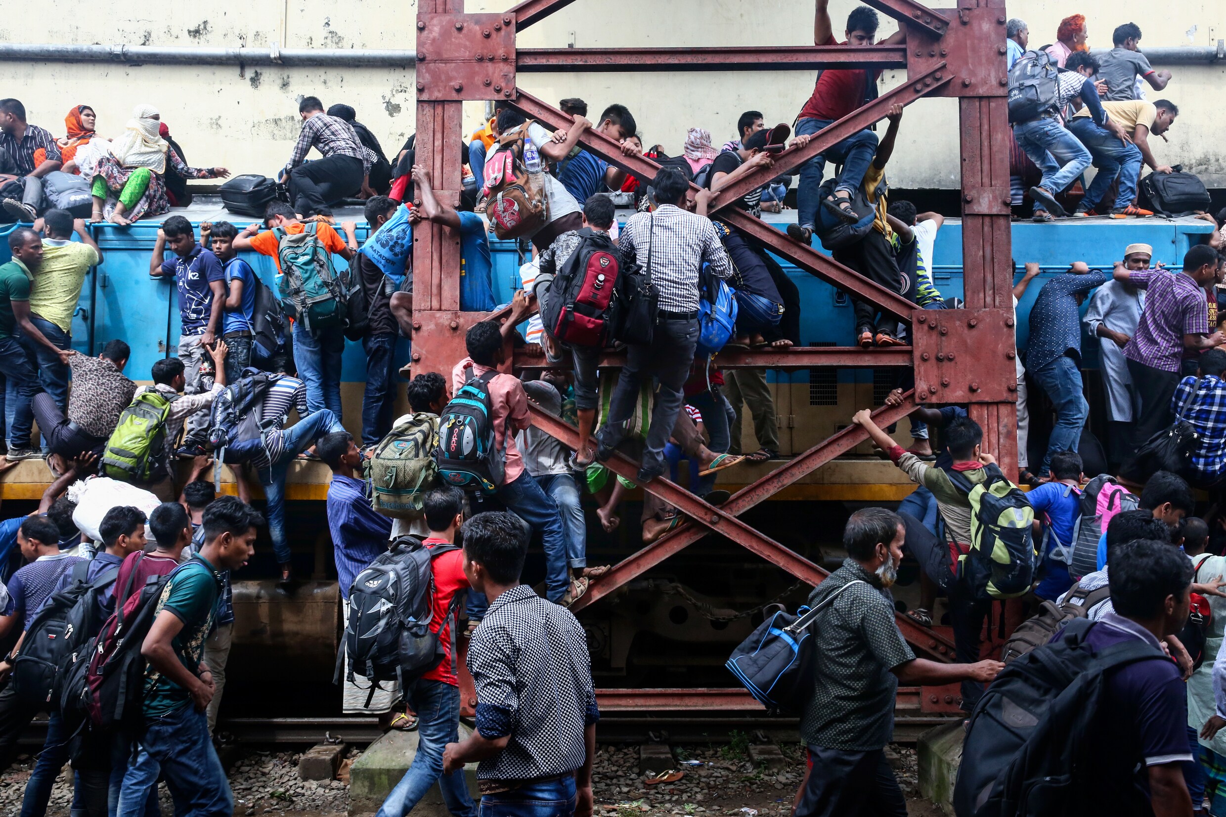 India telt nu 1.425.775.850 inwoners en haalt daarmee China in | Het Parool