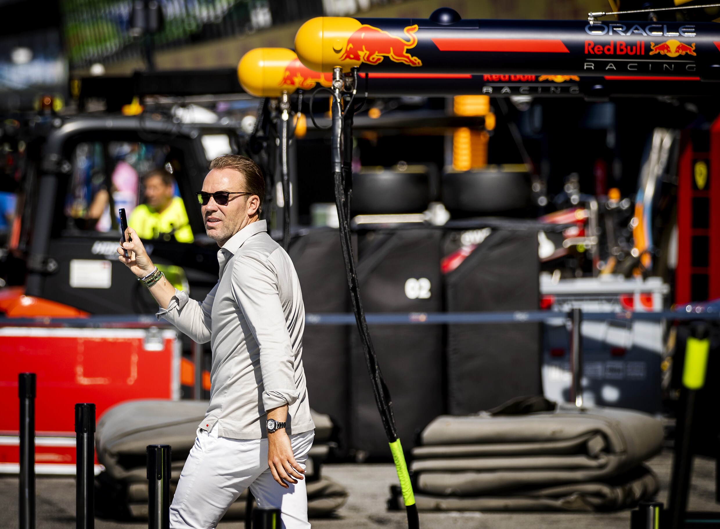 Amsterdammer (20) opgepakt voor overval op oud-coureur Robert Doornbos ...