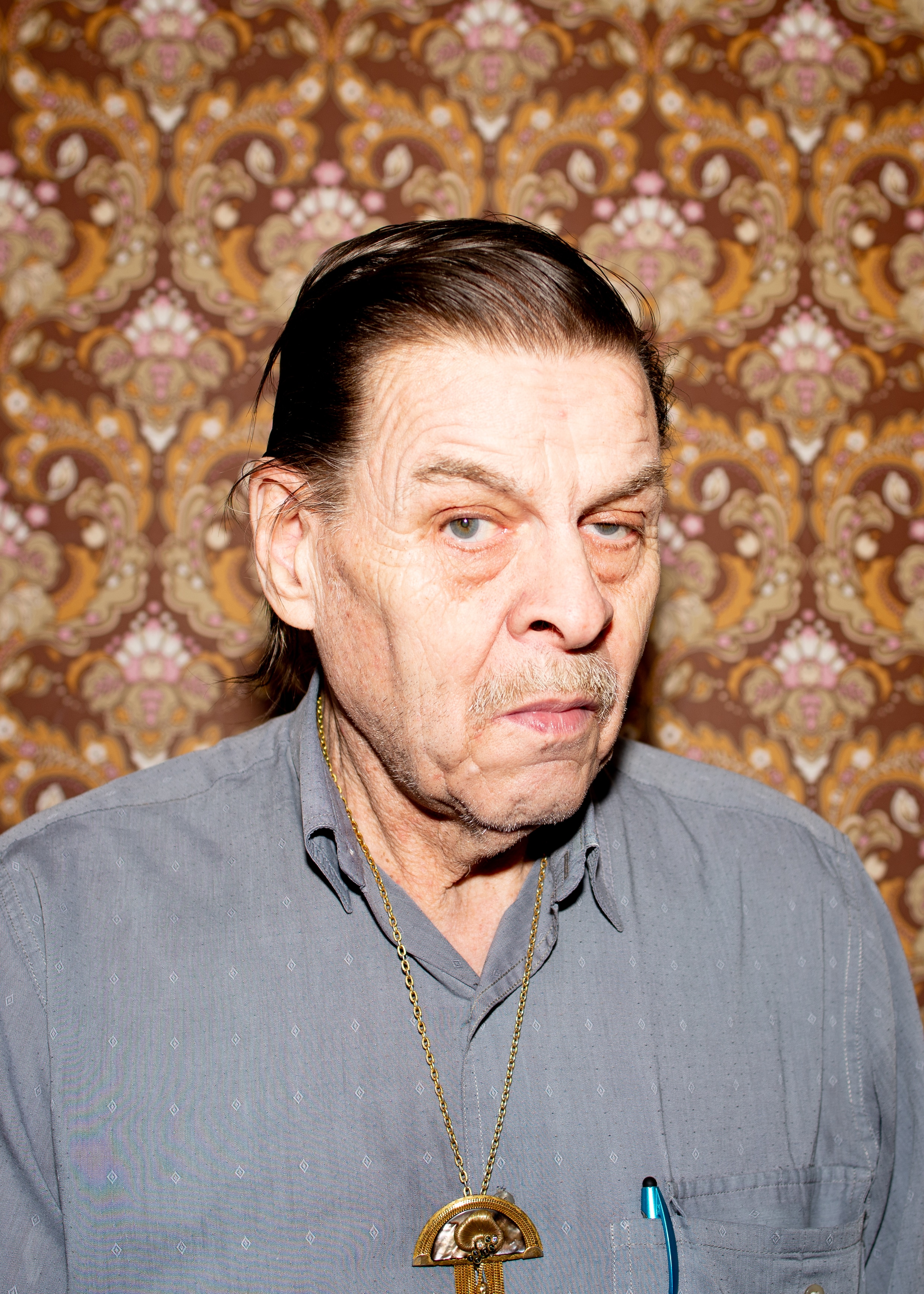 Vijf oude Jordanezen (70+) over hun buurtje: ‘Bij lekker weer hang ik ...