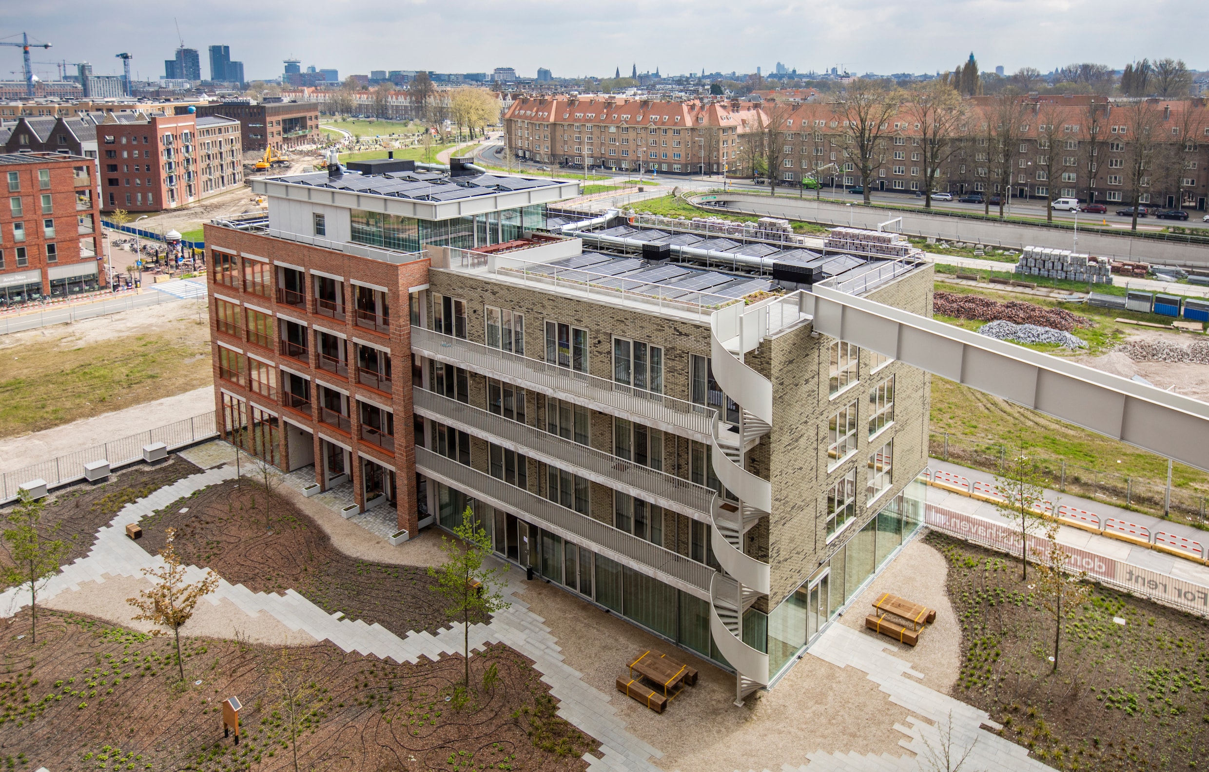 1400 euro voor 43m², maar Domus Houthaven is van complexen met ...