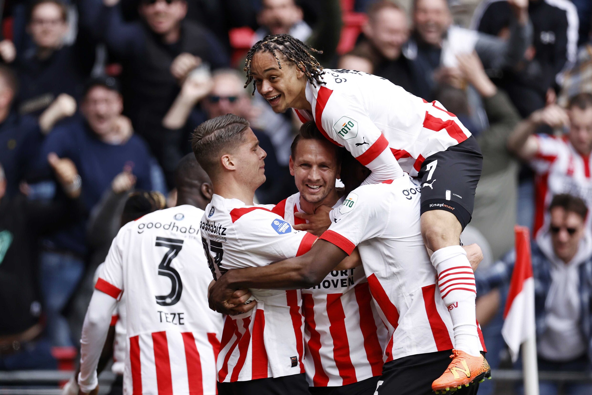 PSV blikt na gewonnen topper alvast vooruit naar de bekerfinale: ‘Je ...