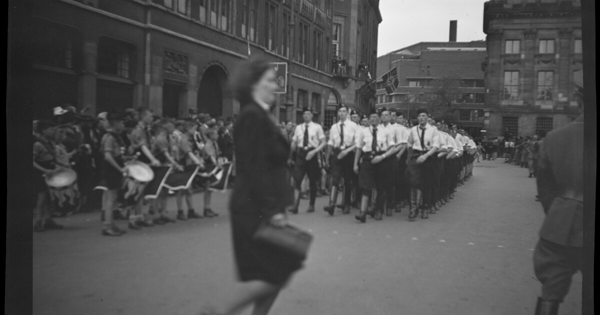 1944: Jeugdstormkwartier van de Nederlandse Hitlerjugend brandt uit | Het Parool