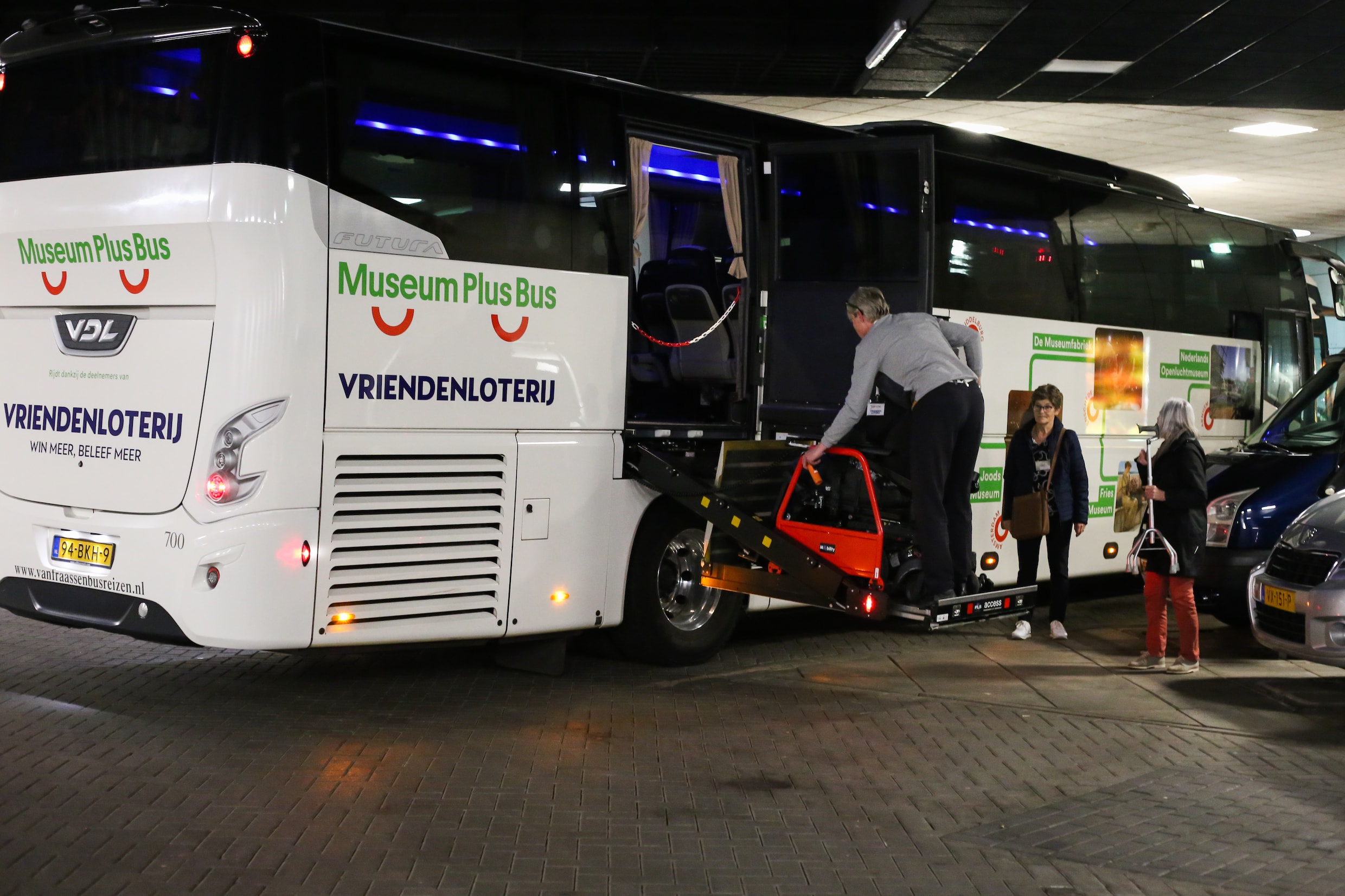 De Museum Plus Bus brengt senioren naar kunst, maar ook kunst naar ...