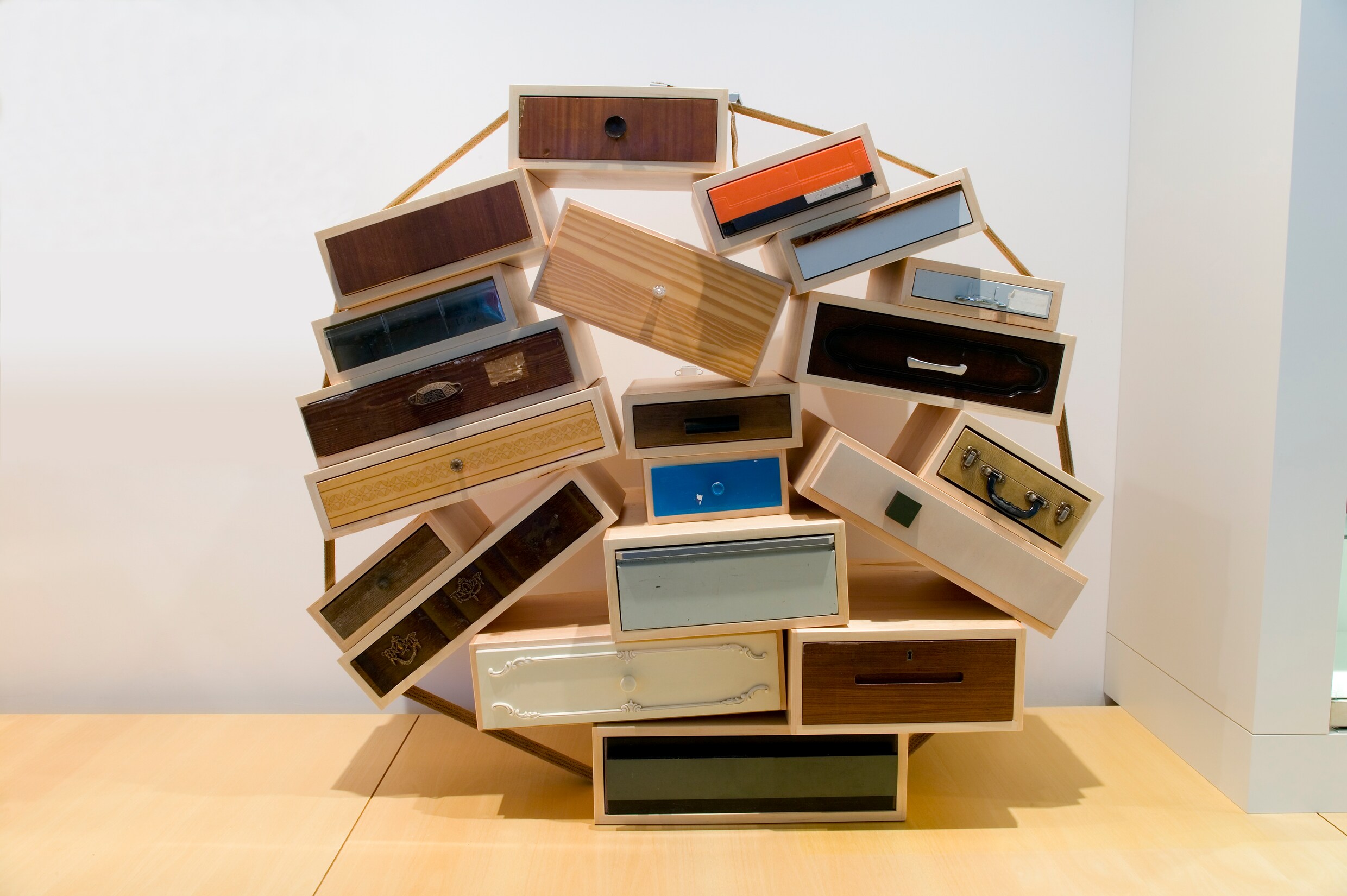 Expositie over drie decennia Droog Design: lak aan gelikte ...