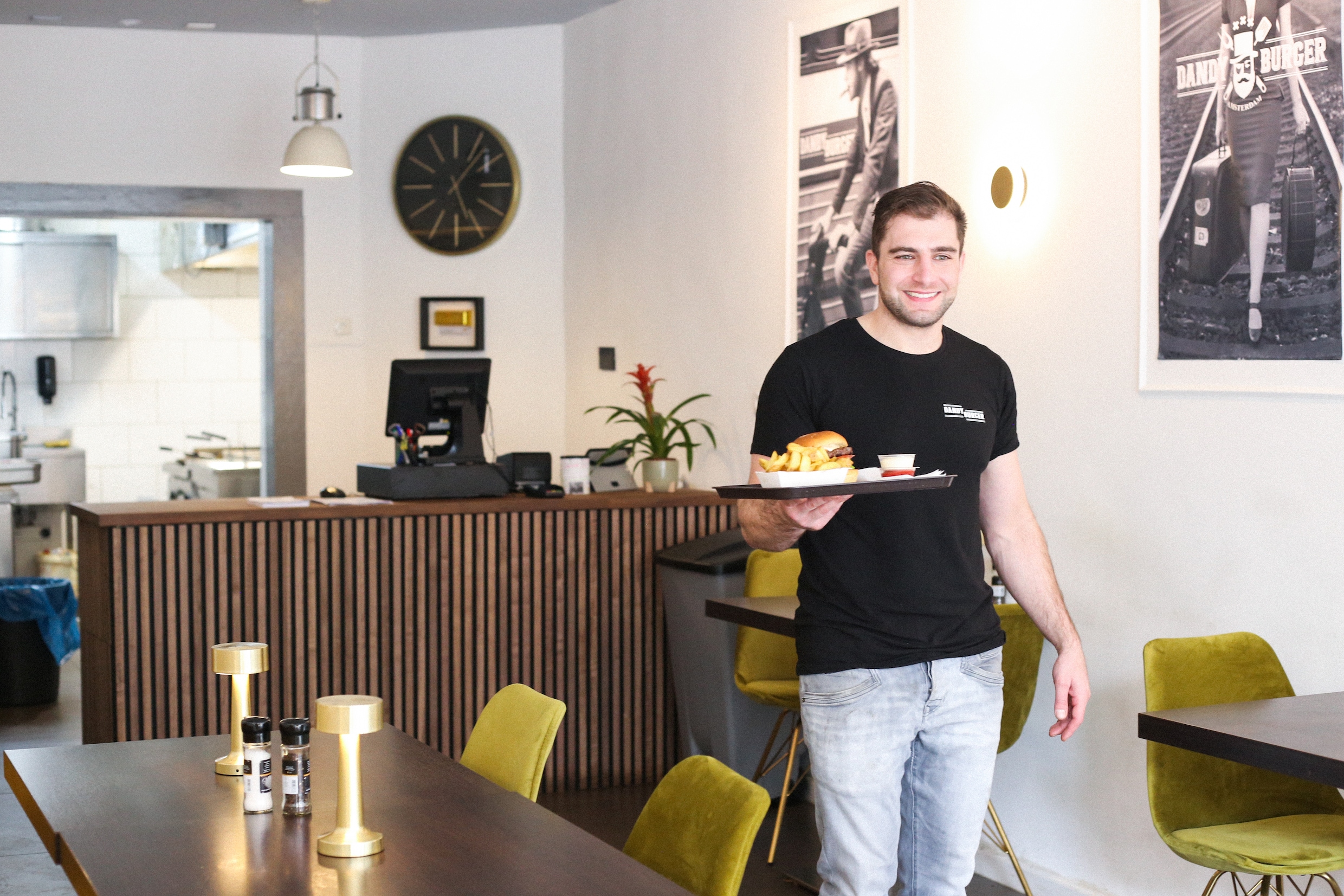 Eet een burger vol met jalapeño’s bij Dandy Burger in West | Het Parool