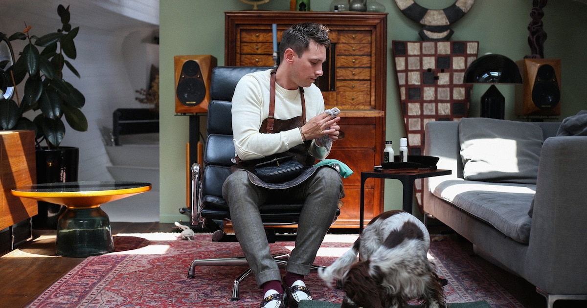 Op zijn boot in de Amstel geeft Damien Duarte je leren schoenen, tassen ...