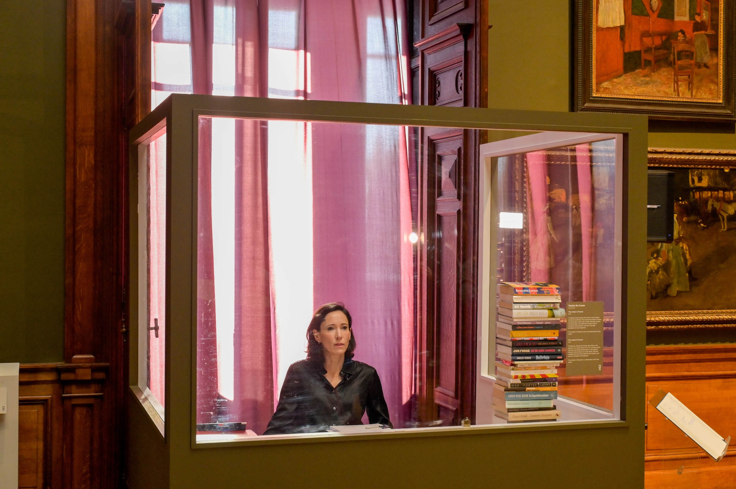 Recensie Net echt: Vlaamse schrijfster Saskia de Coster speelt opnieuw ...