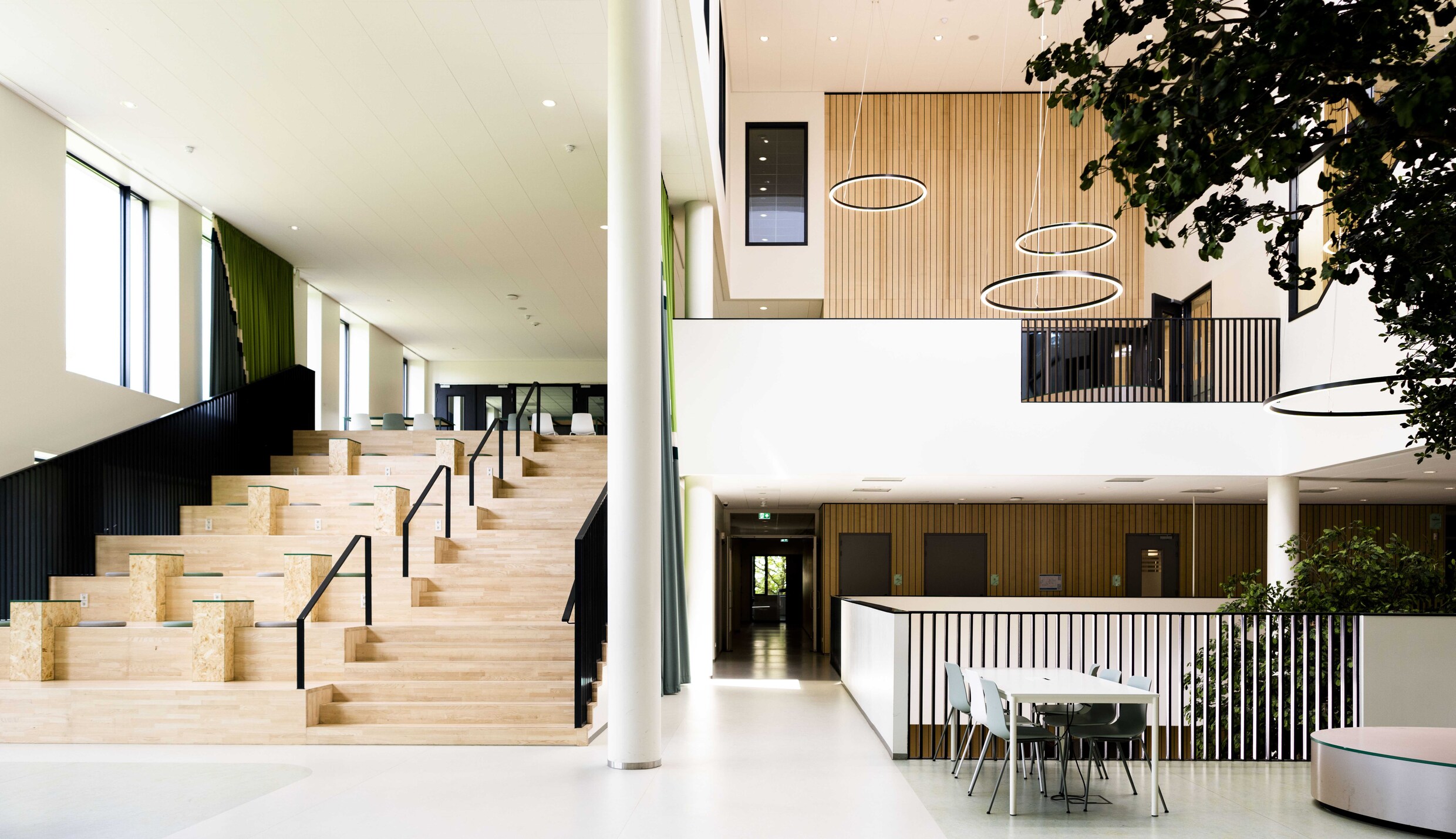 School Spinoza20first toch weer open donderdag, ook examens op school ...