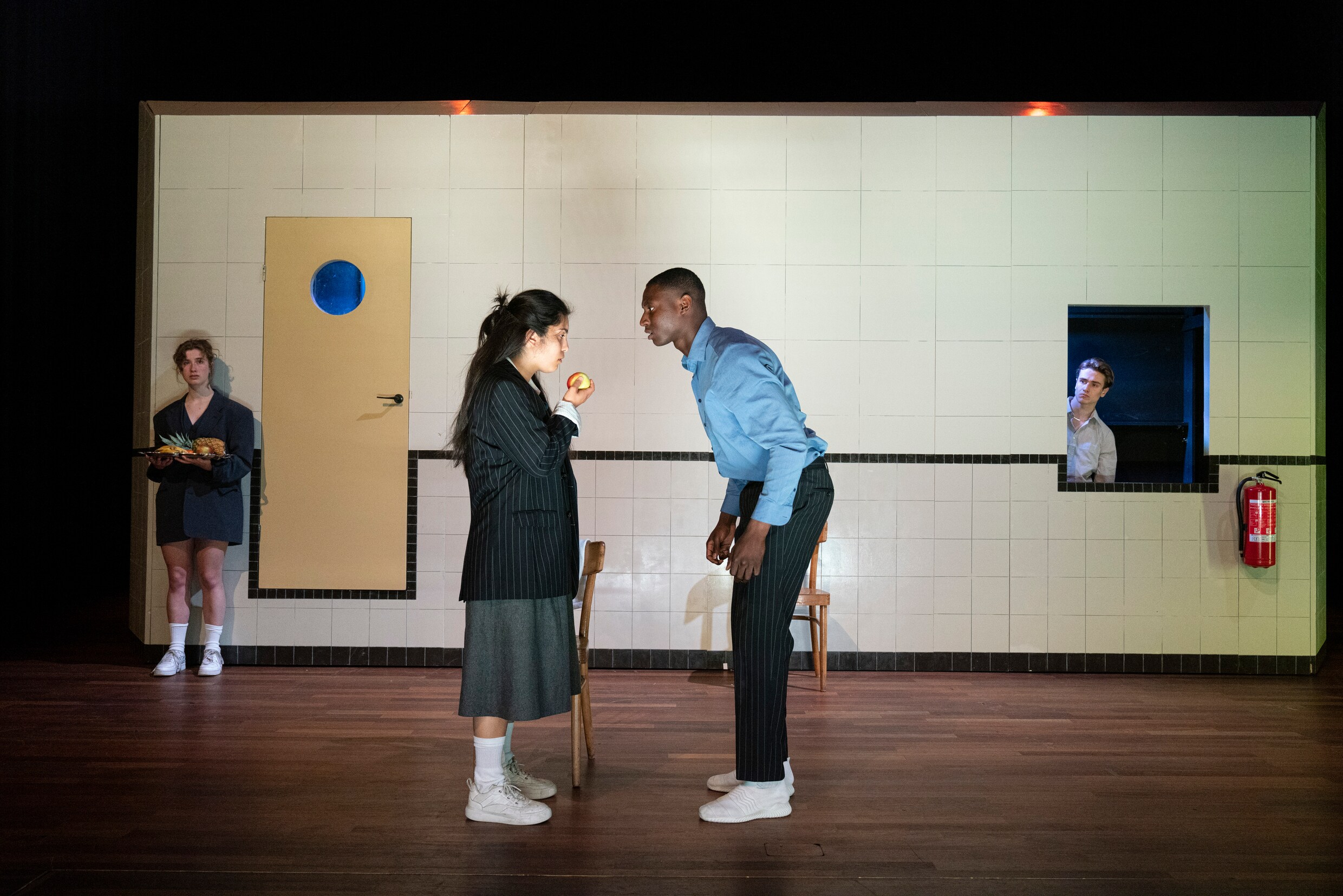 Recensie: ‘Help I Need Some Body’ is een verrukkelijke wervelstorm van ...