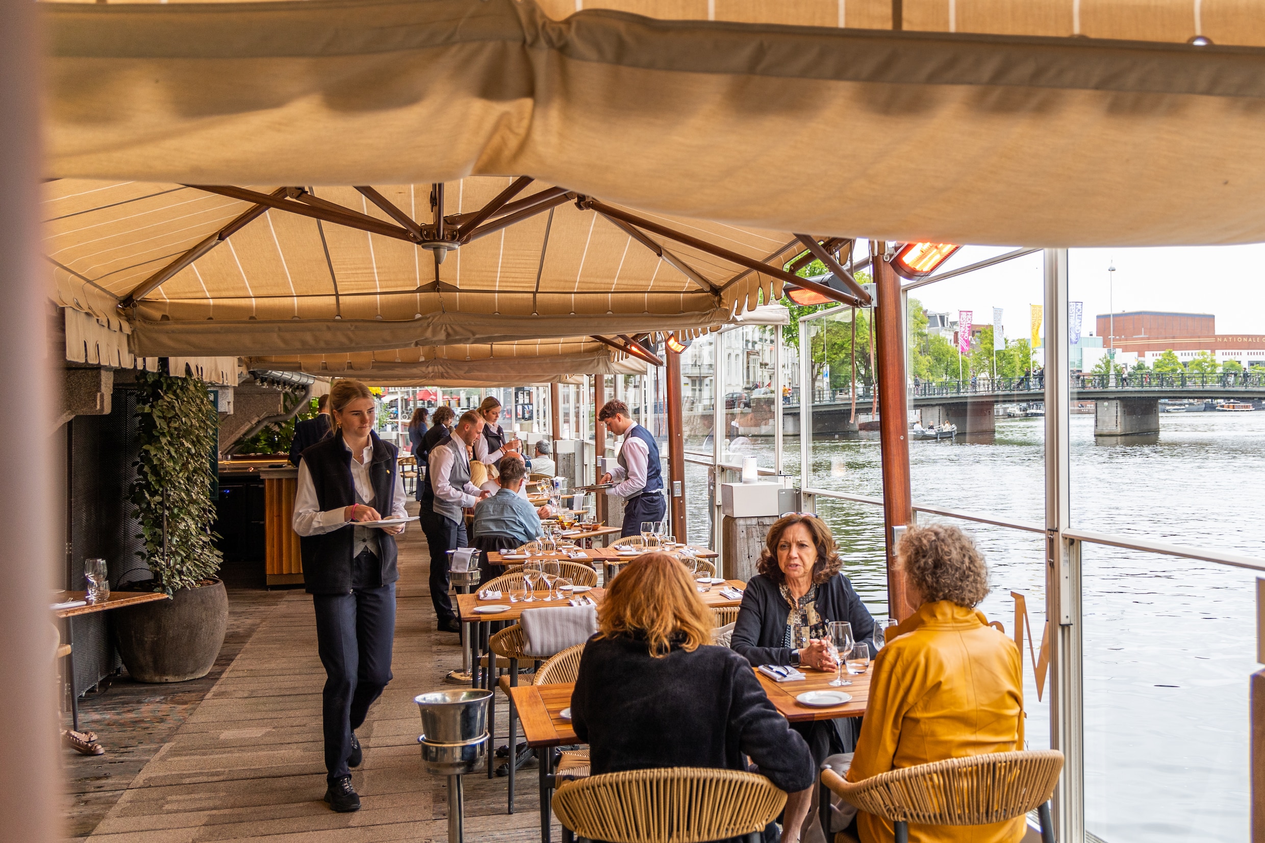 22 x de beste restaurants met terras in Amsterdam: hier kun je ...