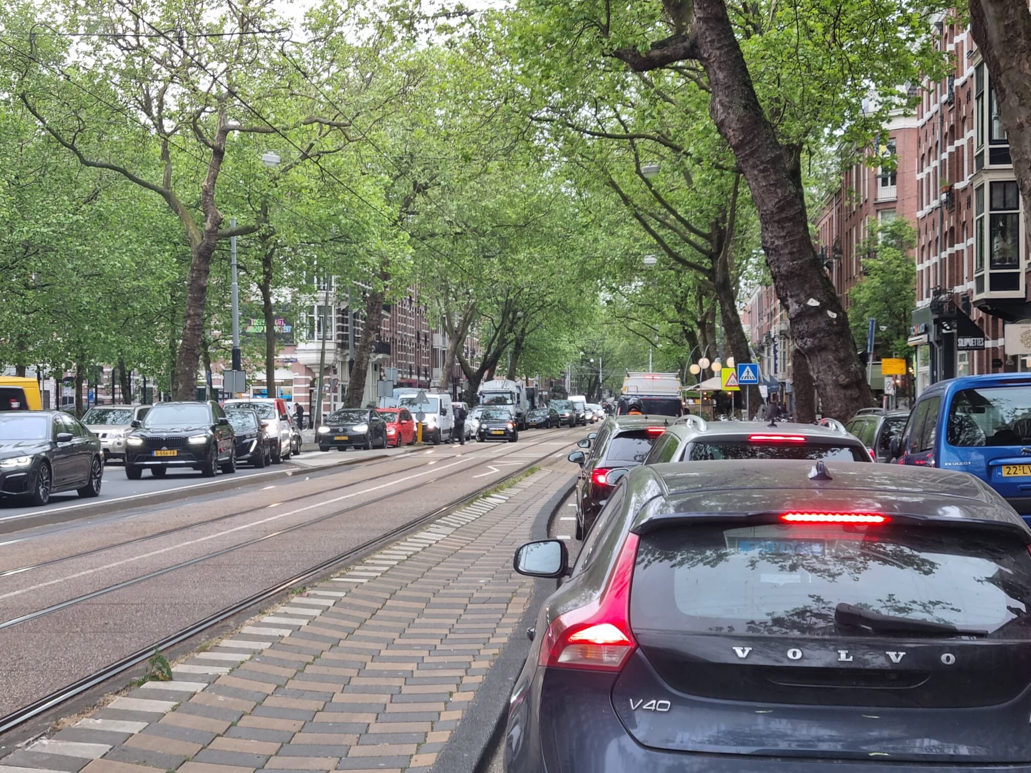 Verkeersdrukte door werkzaamheden Stadhouderskade en Van Woustraat in Amsterdam | Het Parool