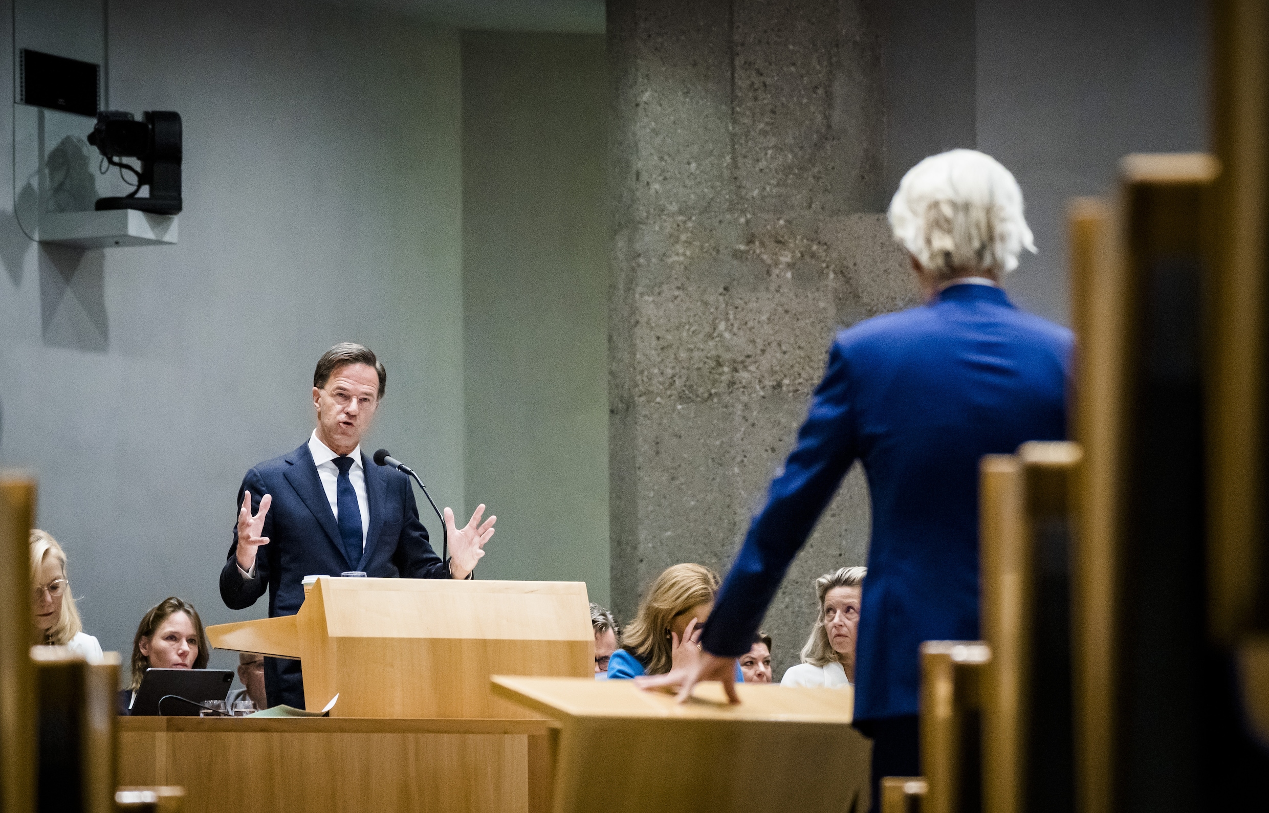 Ooit gevreesde motie van wantrouwen wordt routine: ‘Niemand kijkt er ...