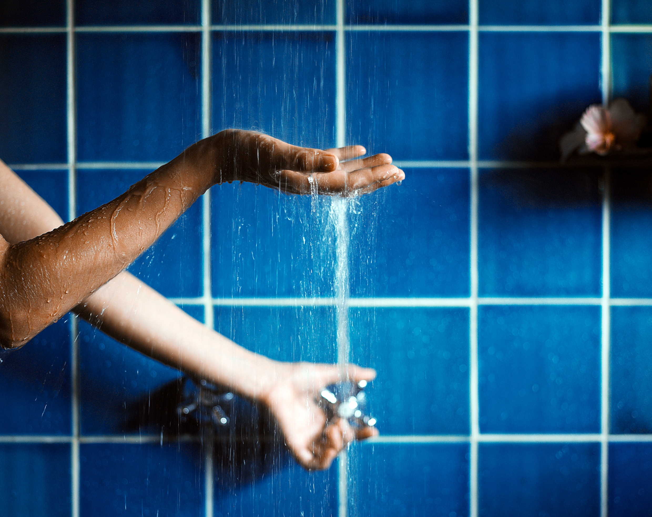 Amsterdammers douchen vaker en langer. Hoe zit dat? ‘We zijn ...