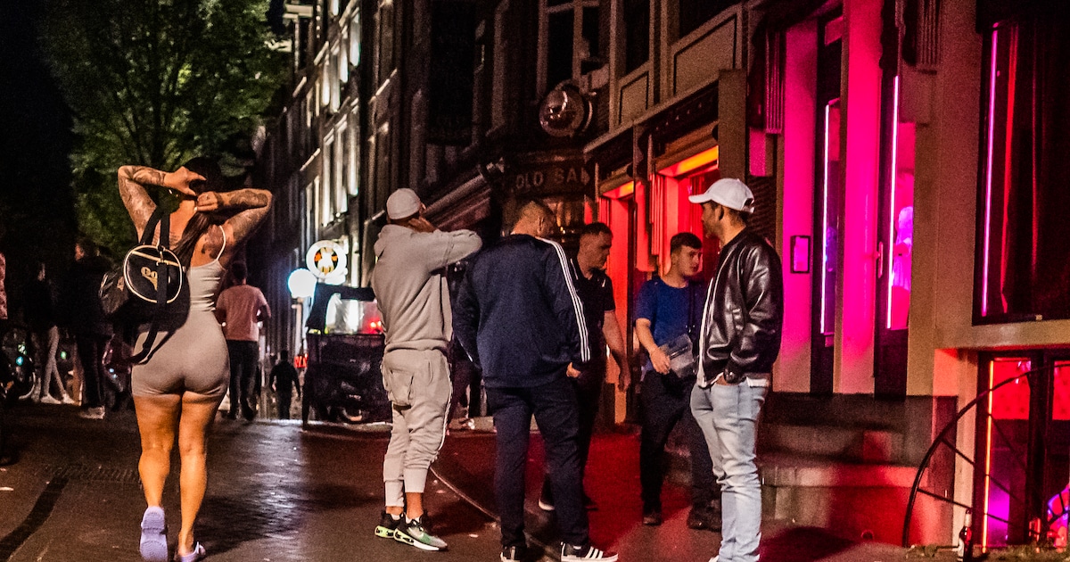 Opinie: ‘Kwetsbare daklozen opvangen tussen de dronken toeristen en ...