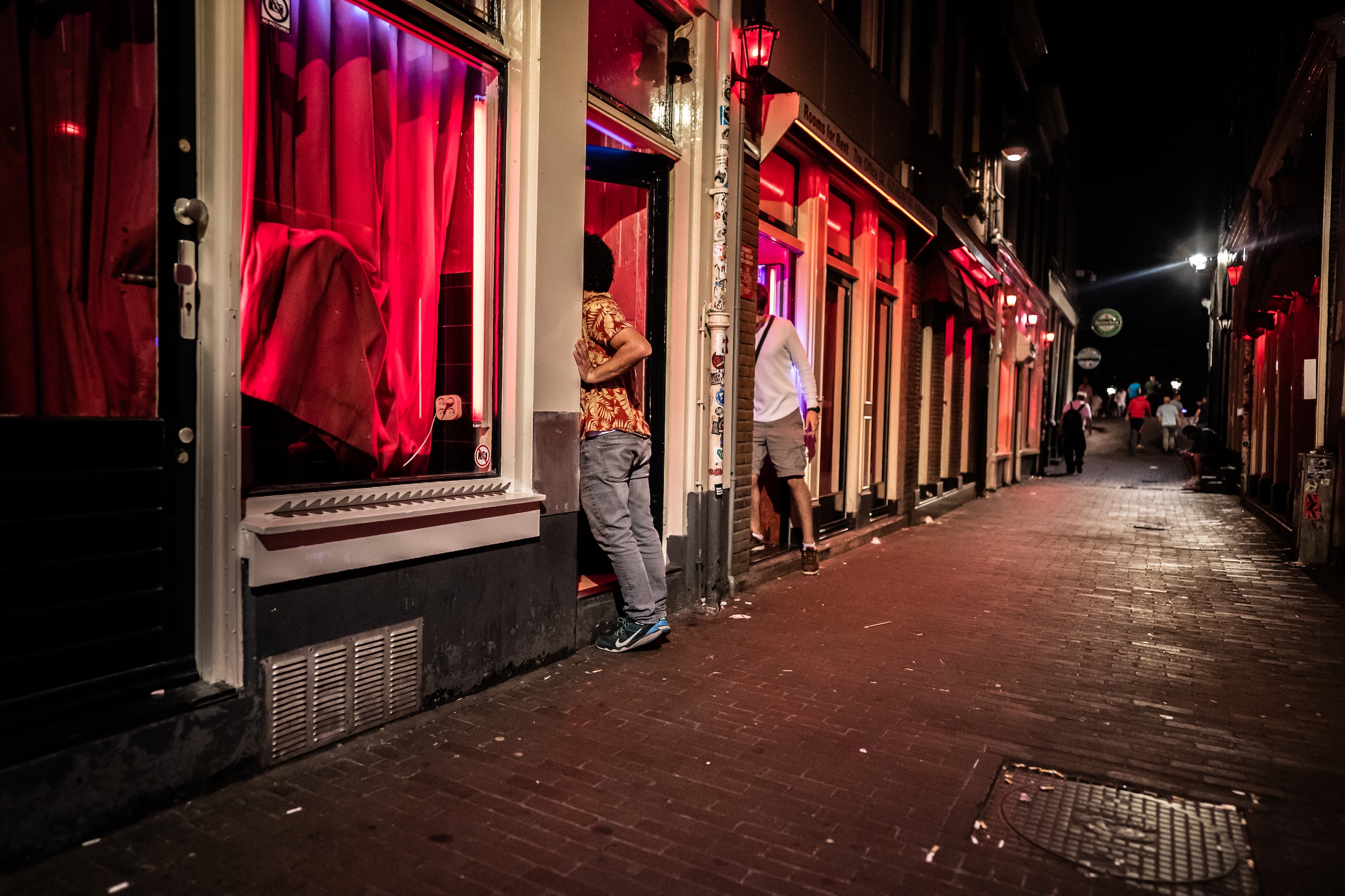 Opinie: ‘De prostitutie probeert elke vooruitgang op de Wallen tegen te ...
