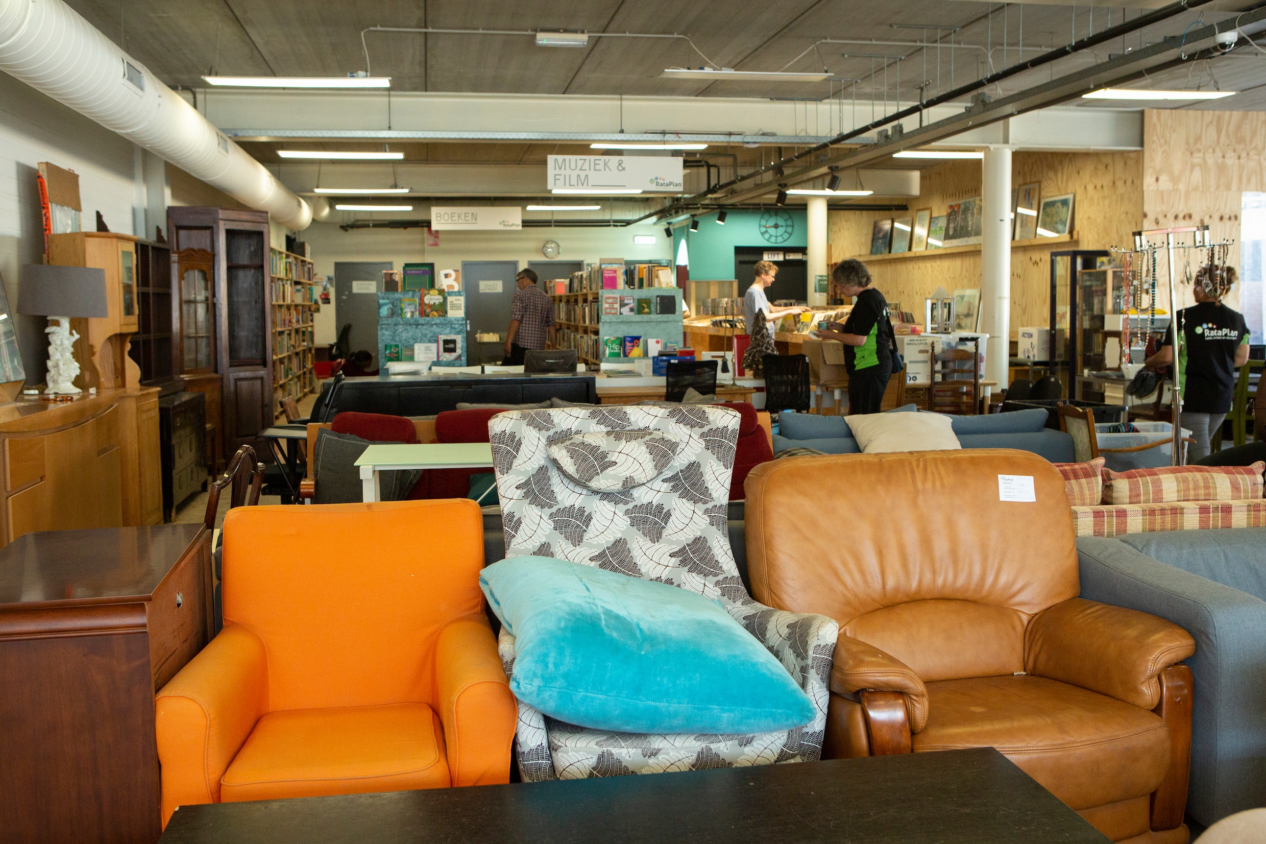 6 kringloopwinkels in Amsterdam waar je gegarandeerd iets moois op de ...