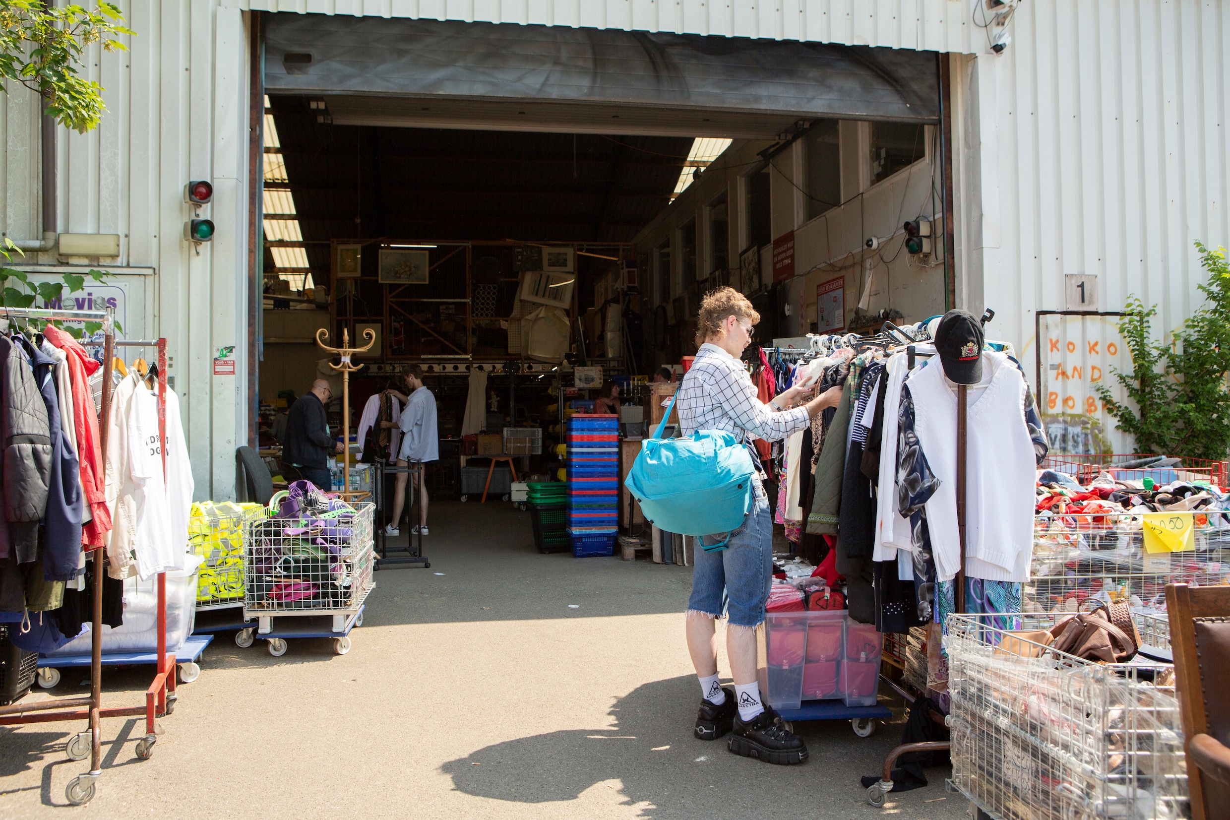 6 kringloopwinkels in Amsterdam waar je gegarandeerd iets moois op de ...