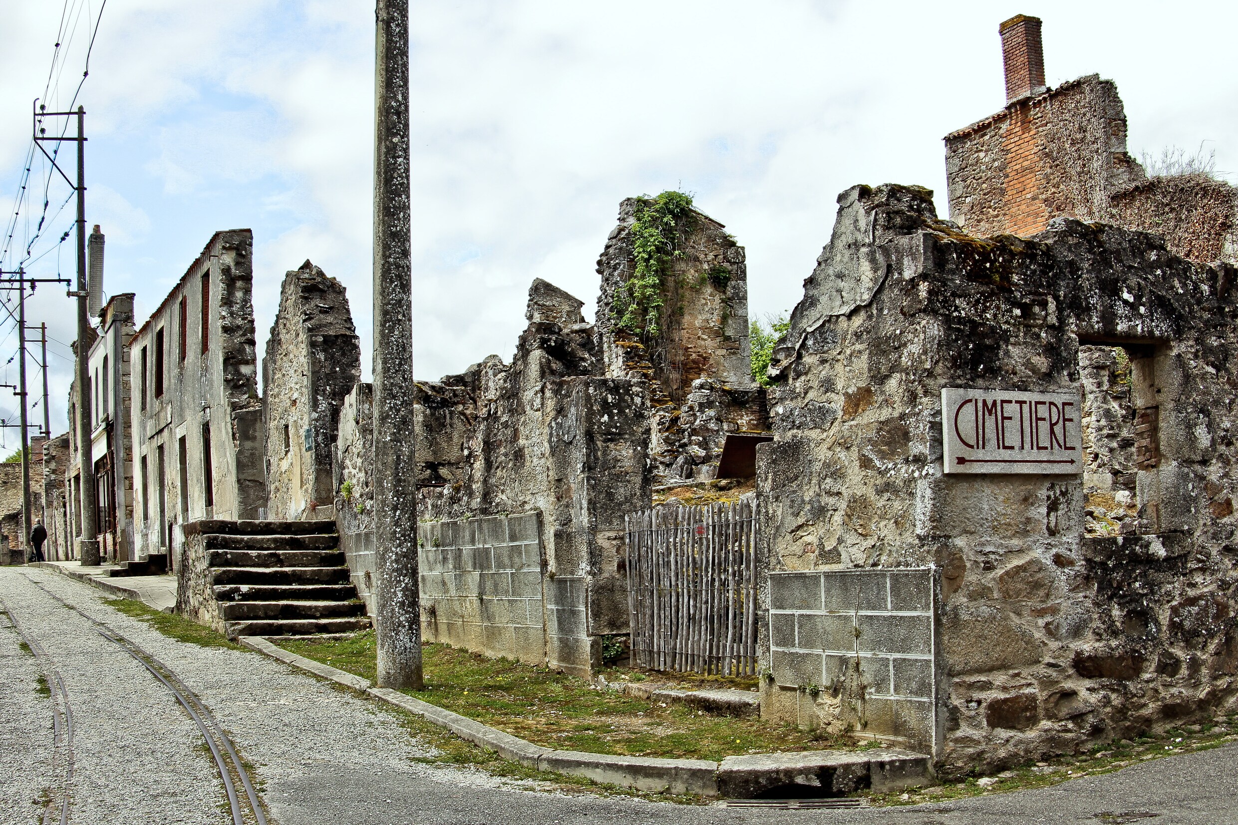 De oorlogsruïnes van het Franse dorp Oradour-sur-Glane staan op ...