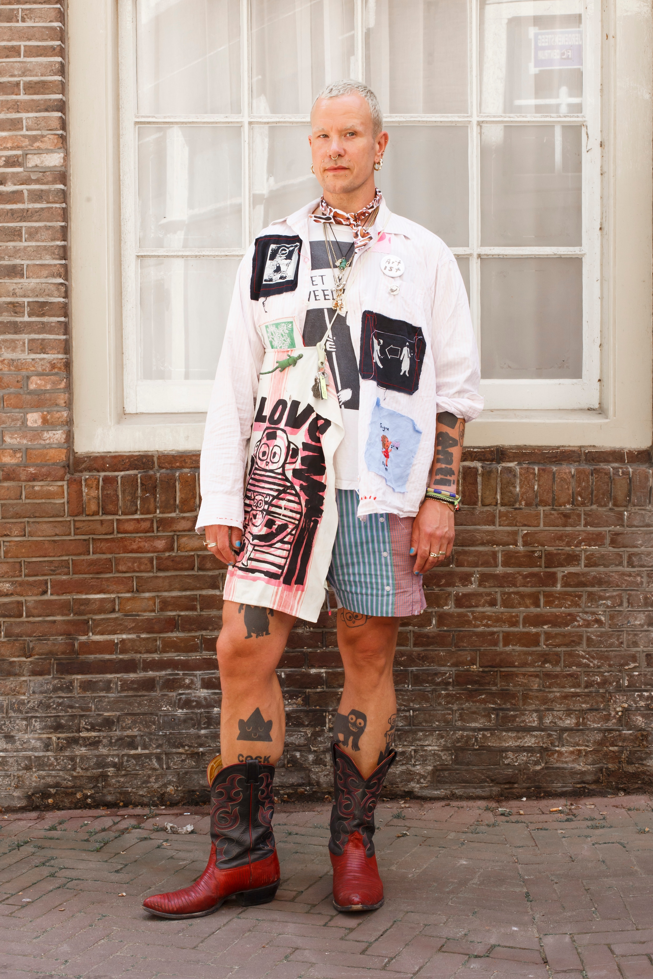 De stijl van kunstenaar Bas Kosters: ‘Ik ben een soort sjamanistische ...