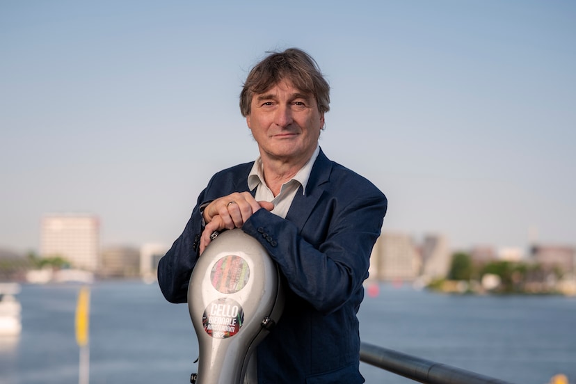 Maarten Mostert verkocht ooit zijn cello om Amsterdam Sinfonietta mede ...