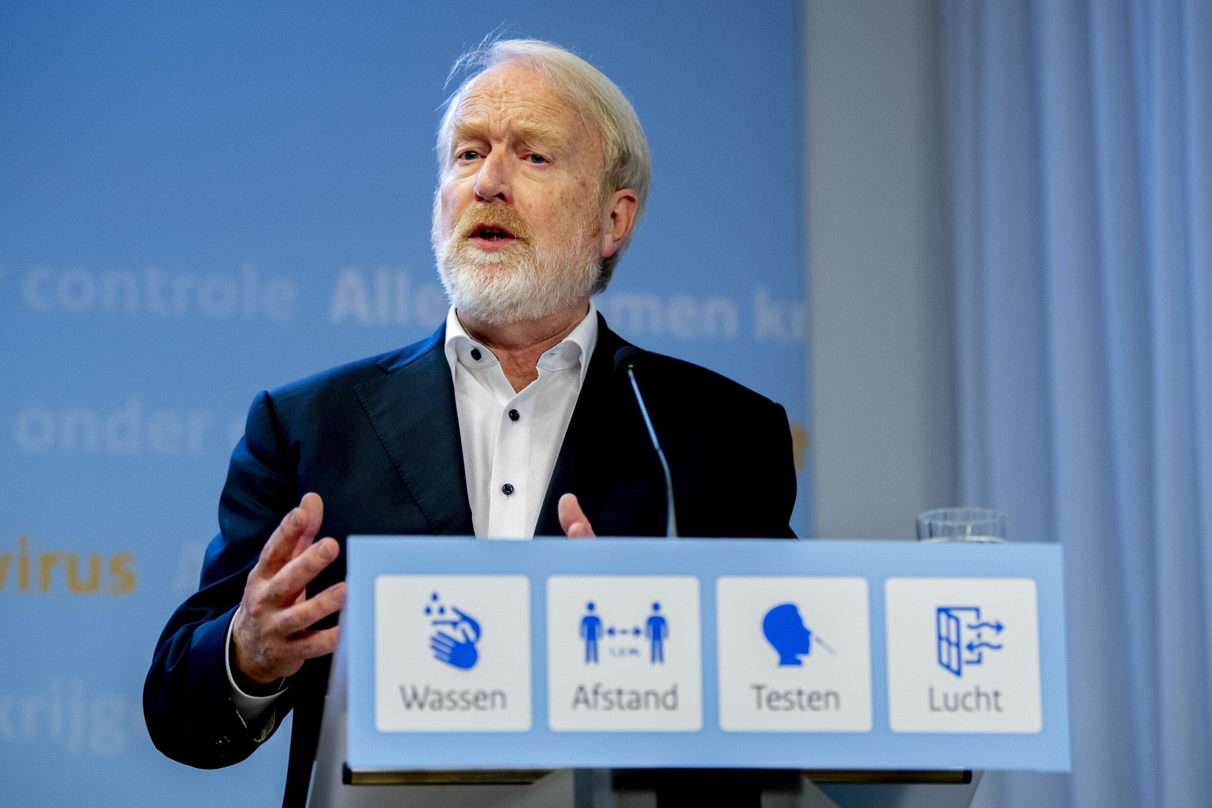 Het R-getal is terug, en bij mazelen ligt dat veel hoger dan bij corona ...