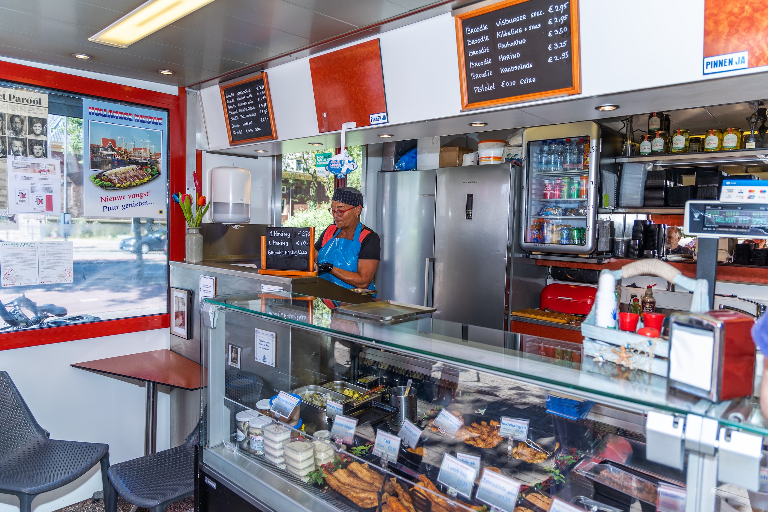 Het haringseizoen is geopend: bij deze 18 kramen kun je een harinkje ...