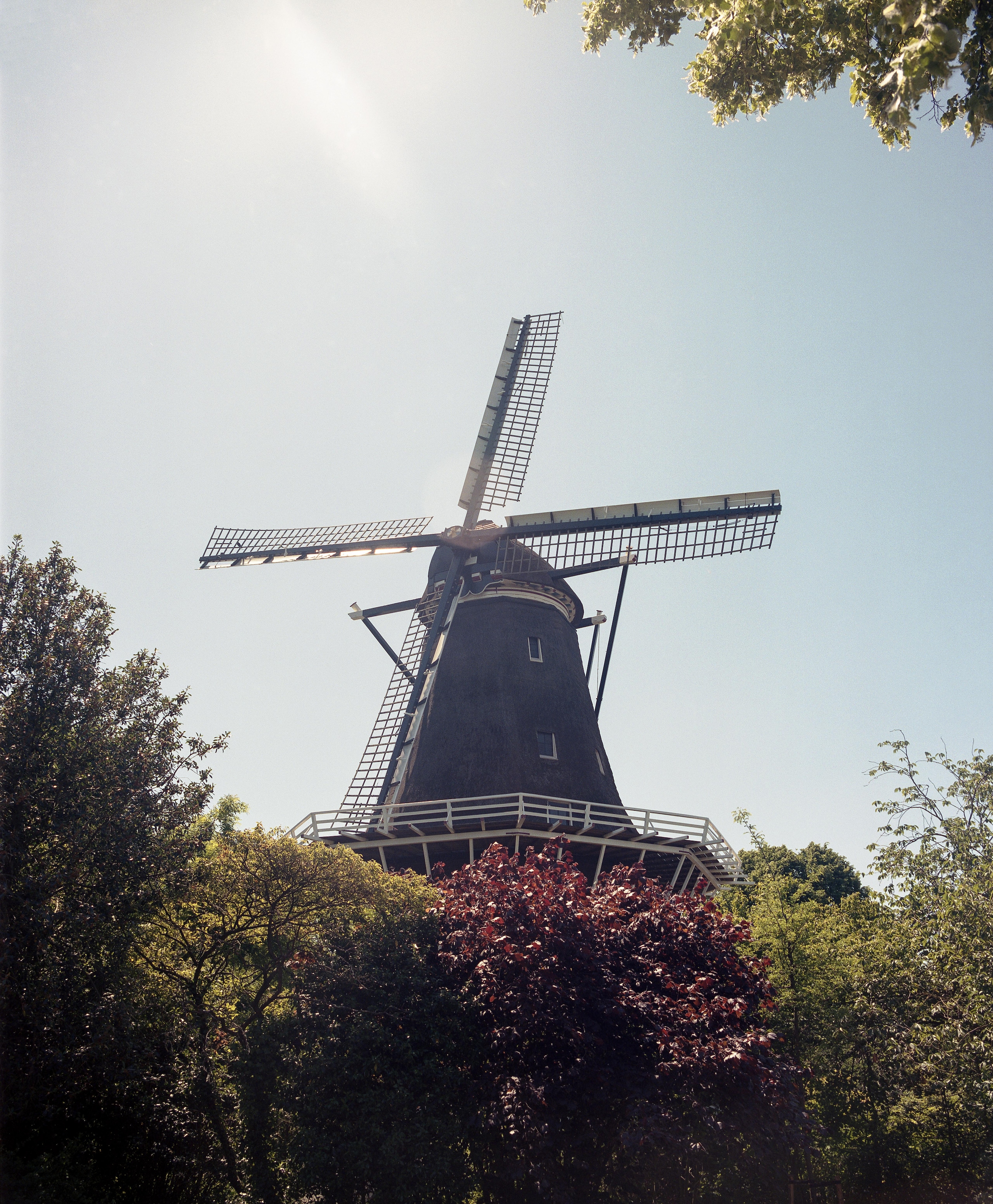 Zij wonen in een werkende molen: ‘Bij storm schud je heen en weer in je ...
