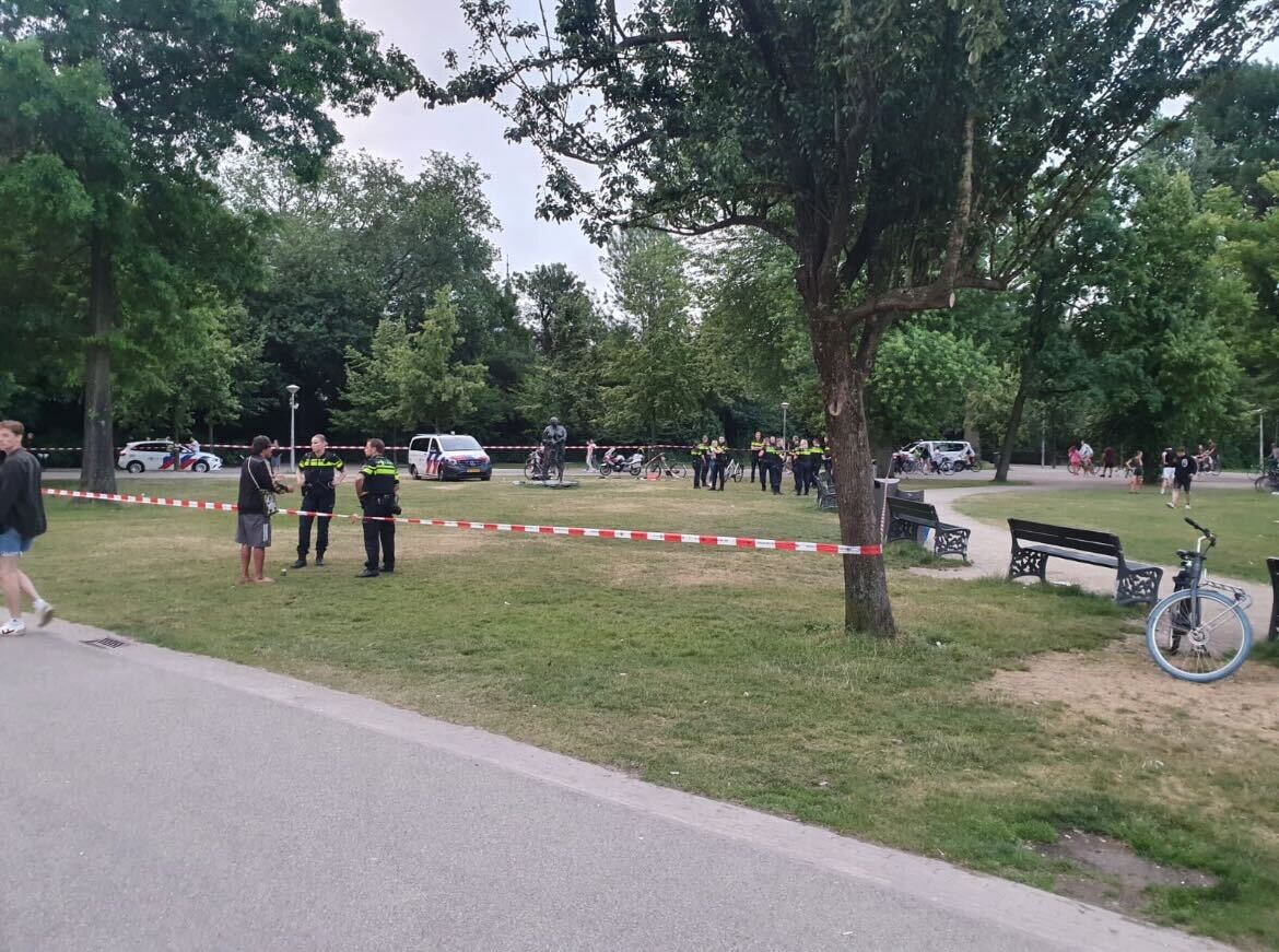 Gewonde bij steekpartij in Vondelpark, 48-jarige verdachte opgepakt ...