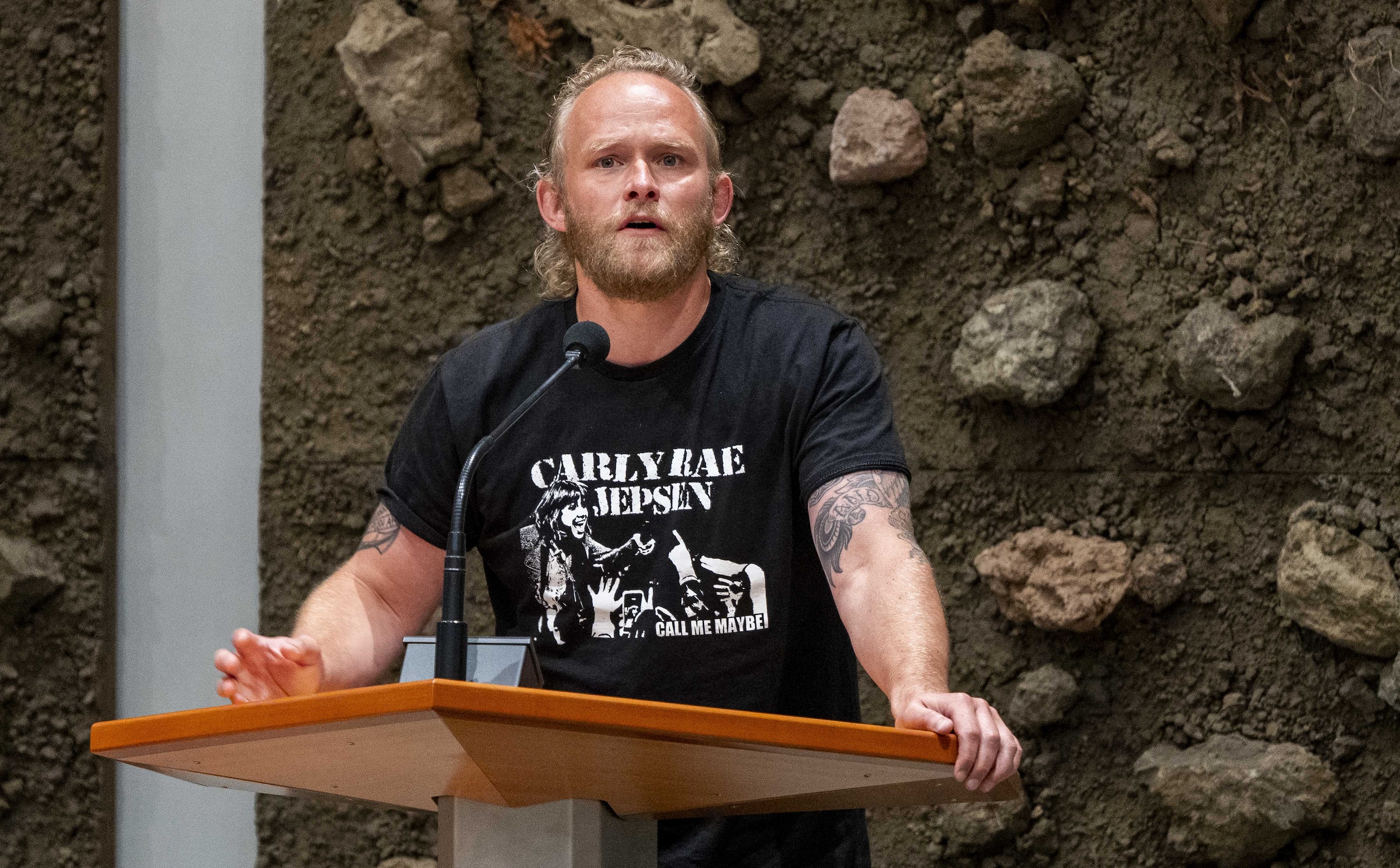 Ook ‘T-shirt-Kamerlid’ Peter Kwint vertrekt bij de SP | Het Parool