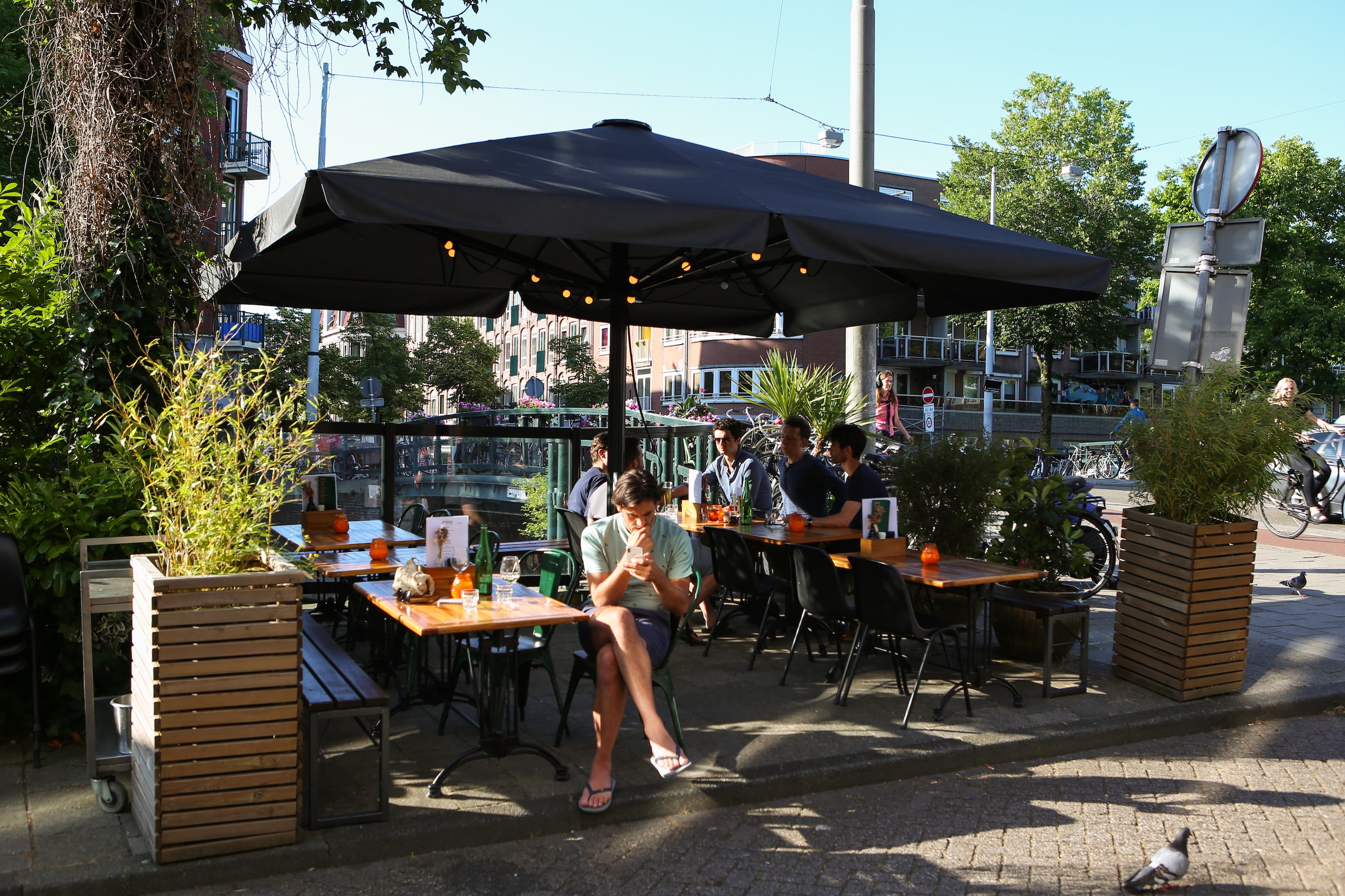 9 x de leukste terrassen aan het water in Amsterdam-West | Het Parool