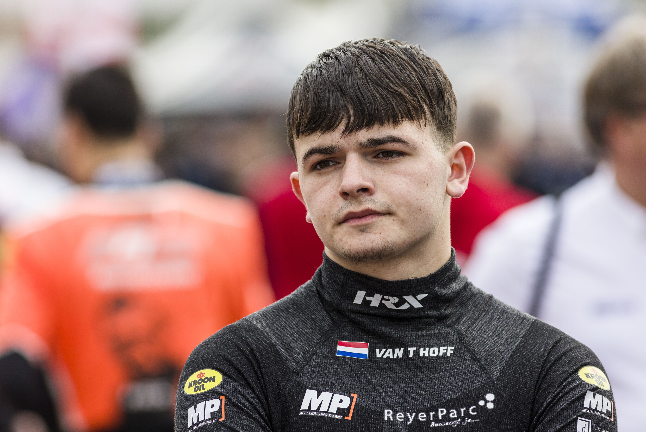 Nederlandse coureur Dilano van ’t Hoff (18) overleden na crash op ...