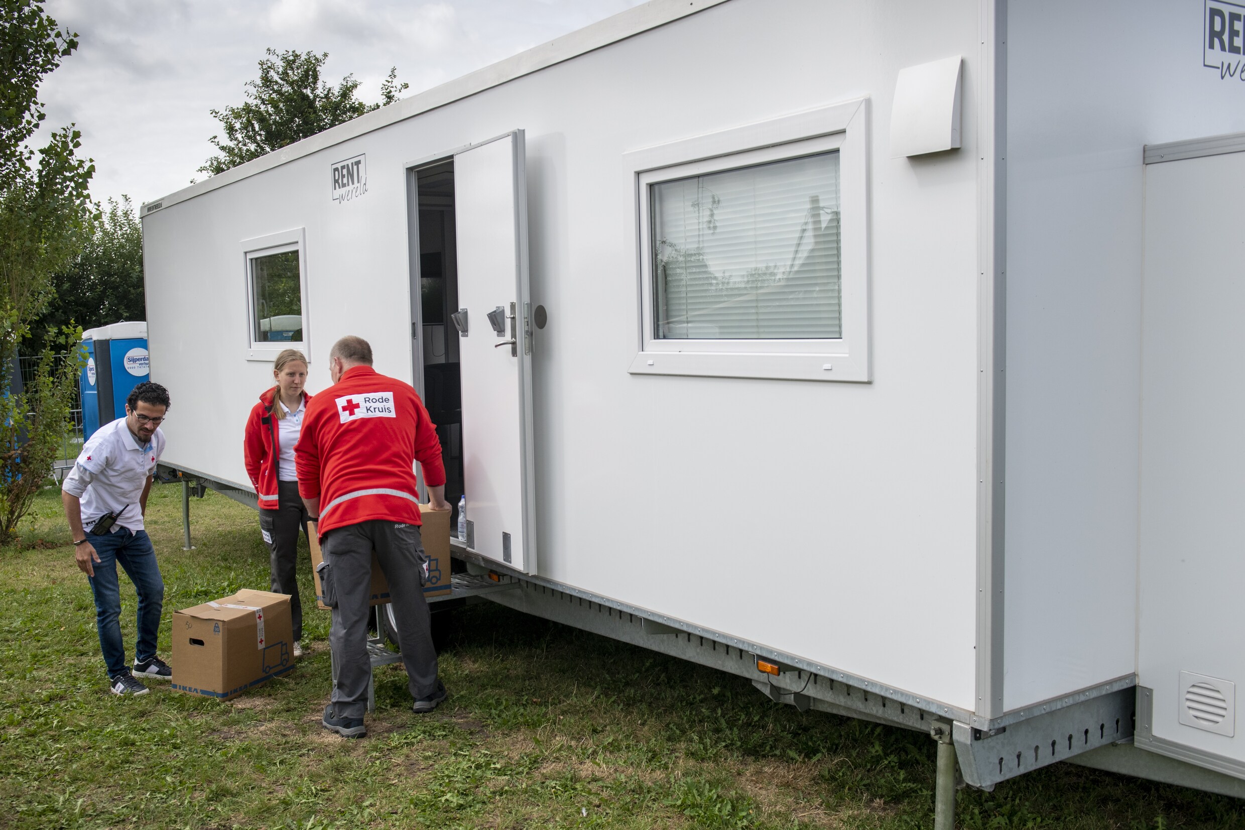 Rode Kruis ingezet voor opvang asielzoekers in Ter Apel | Het Parool