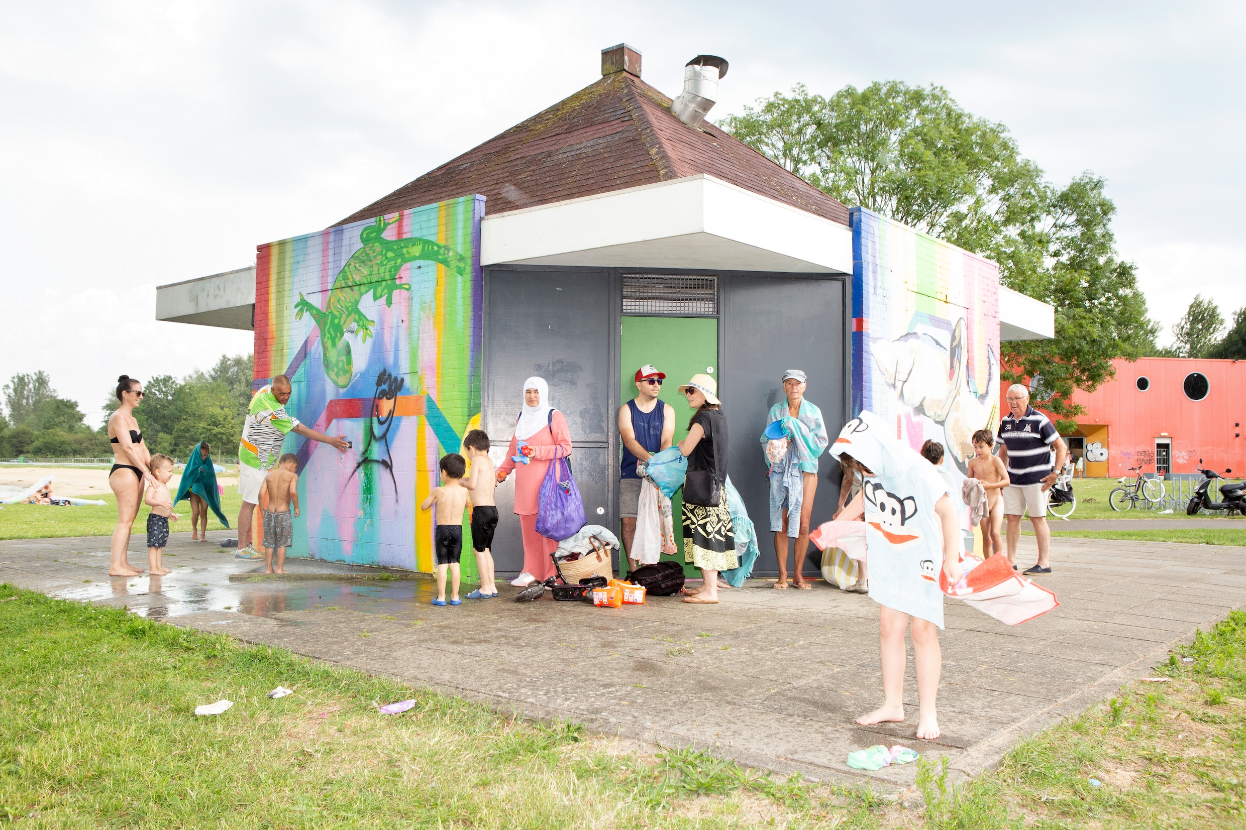Op het strand aan de Gaasperplas is de stad ver te zoeken: ‘Het is net ...