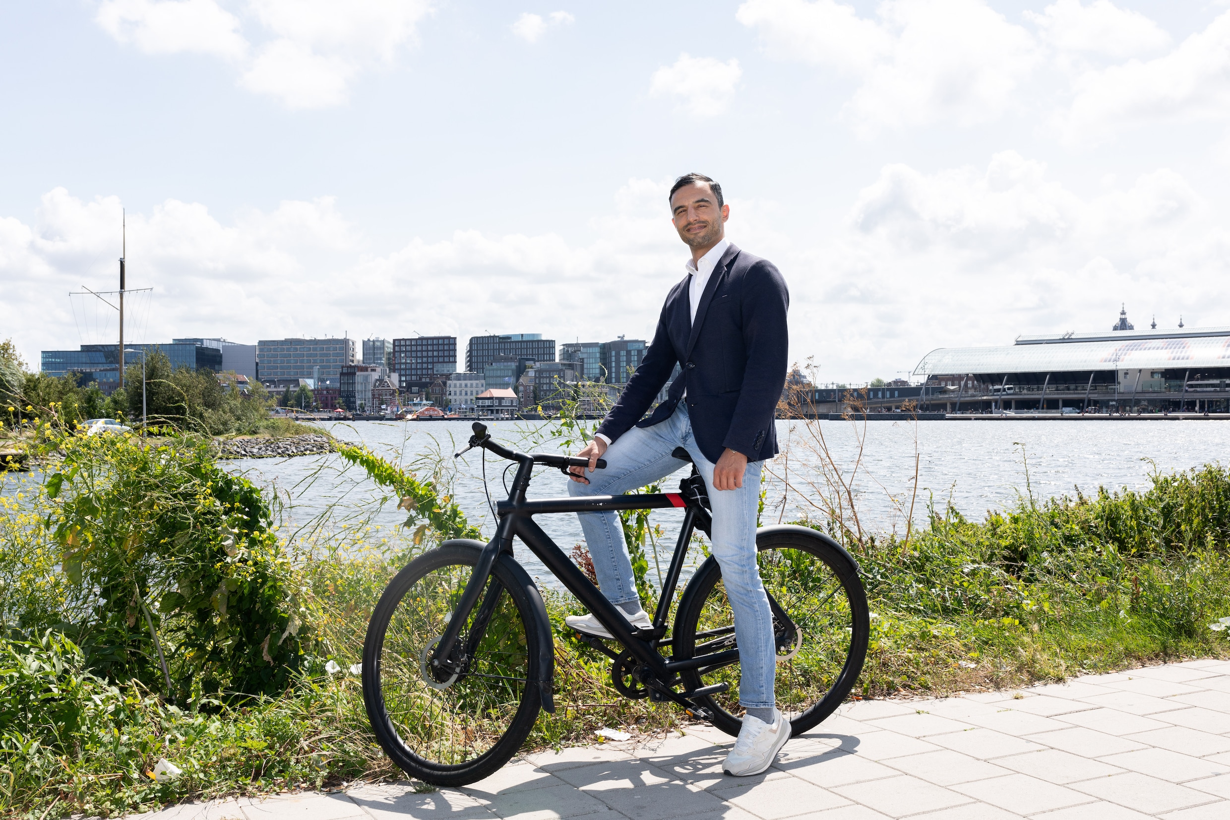 Zij hebben een VanMoof: ‘Dit is mijn vierde fiets. Ze zijn allemaal ...