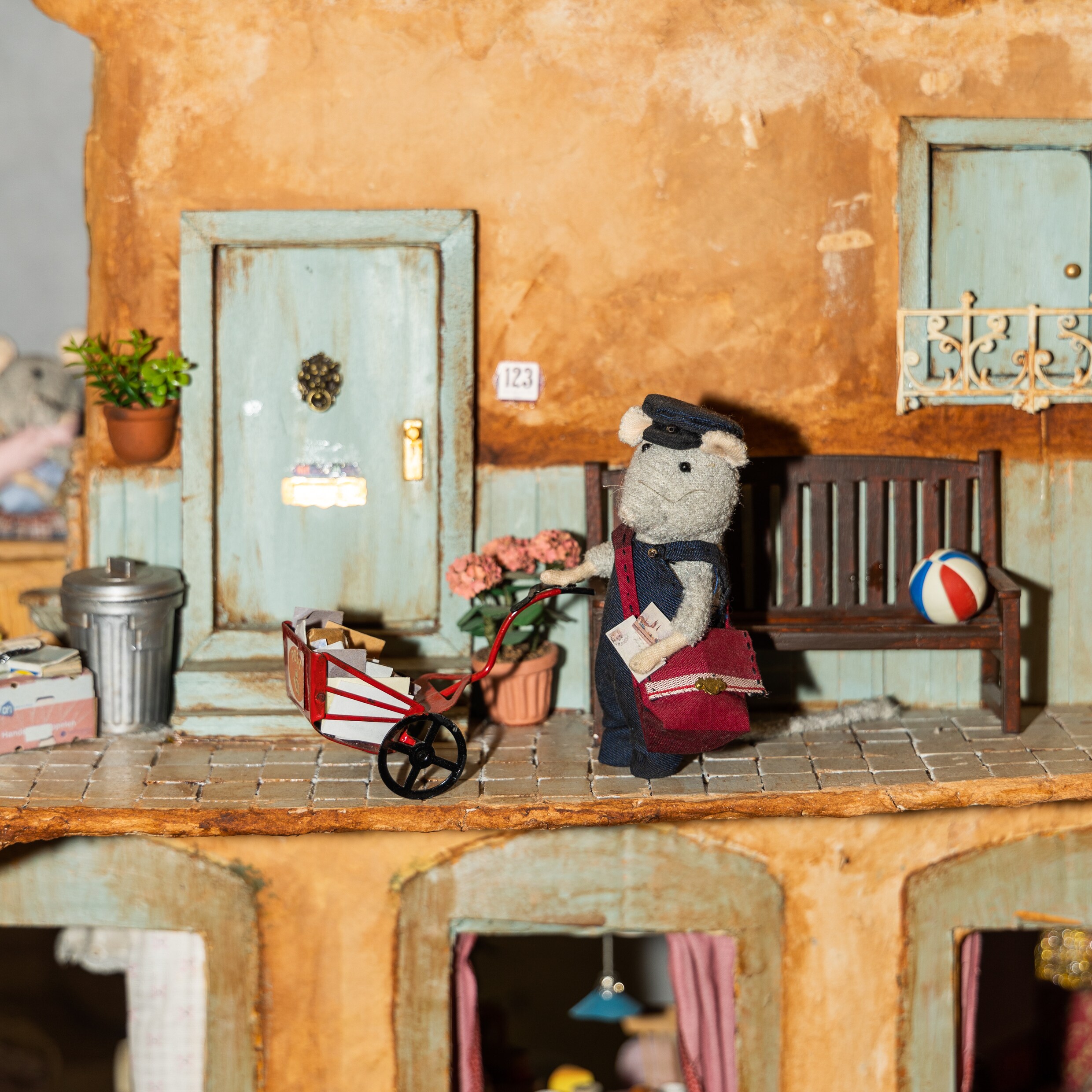 Het Muizenhuis zetelt nu op de Munt: ‘We komen het plein terugveroveren ...