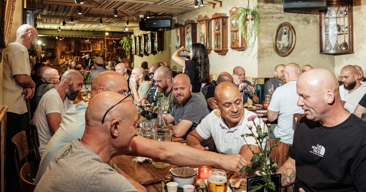 Een avond voor de kale man in Amsterdams restaurant: bier, baco’s en ...