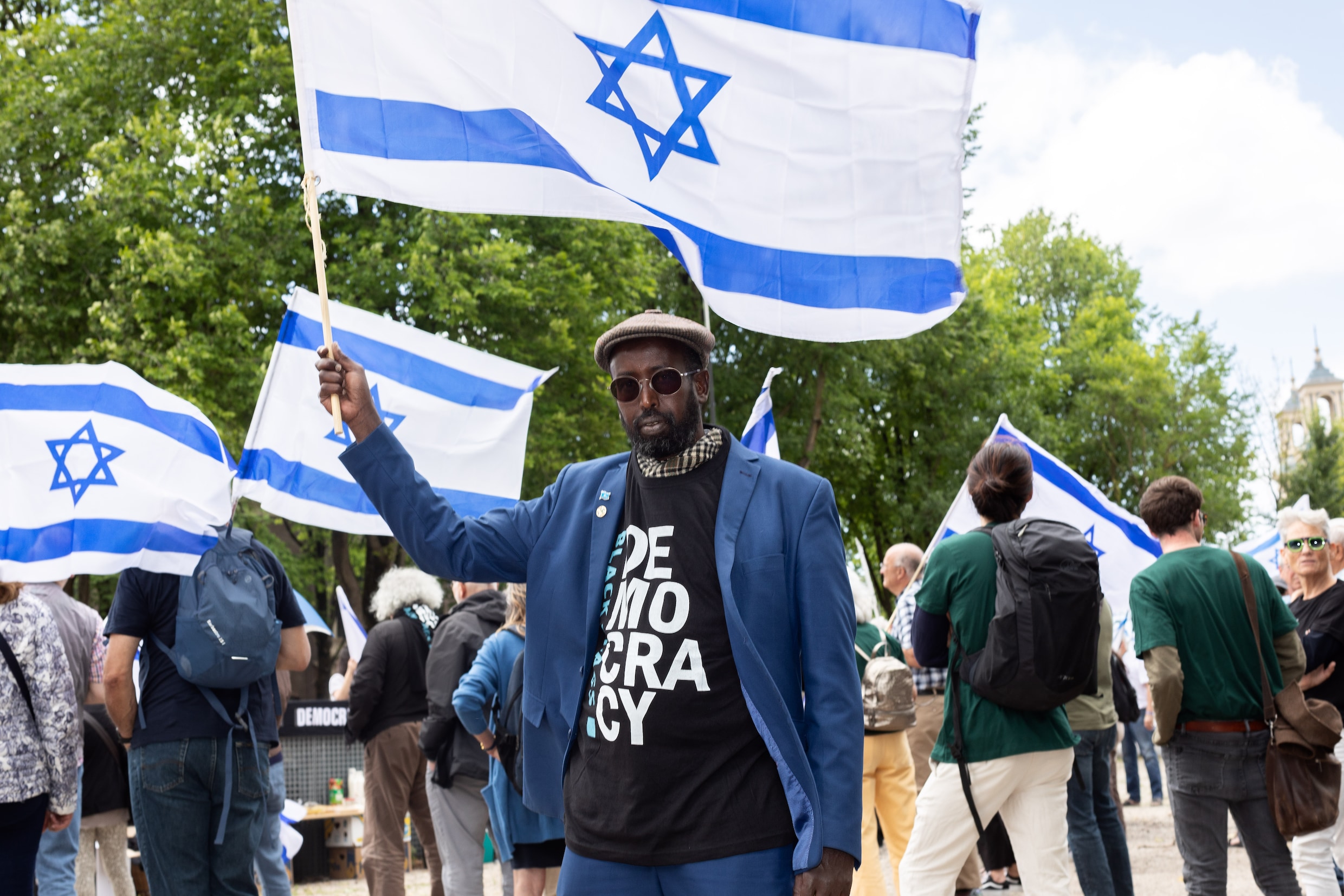 Ook Amsterdam blijft de straat opgaan tegen de plannen van Netanyahu ...