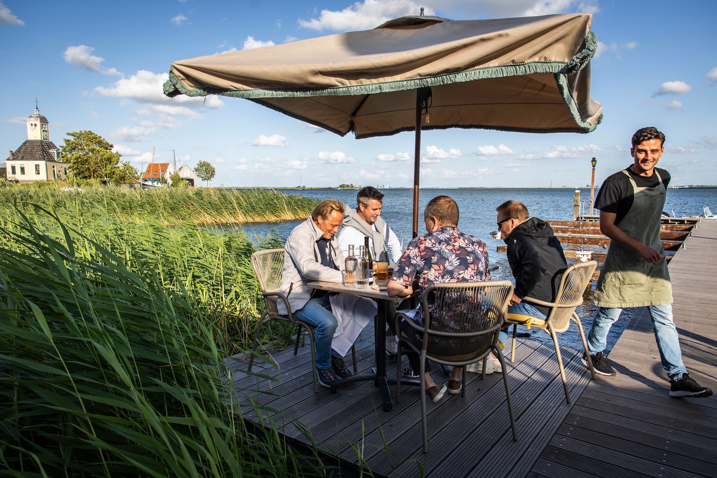 De locatie van restaurant De Mark in Durgerdam is pure idylle, nu nog ...