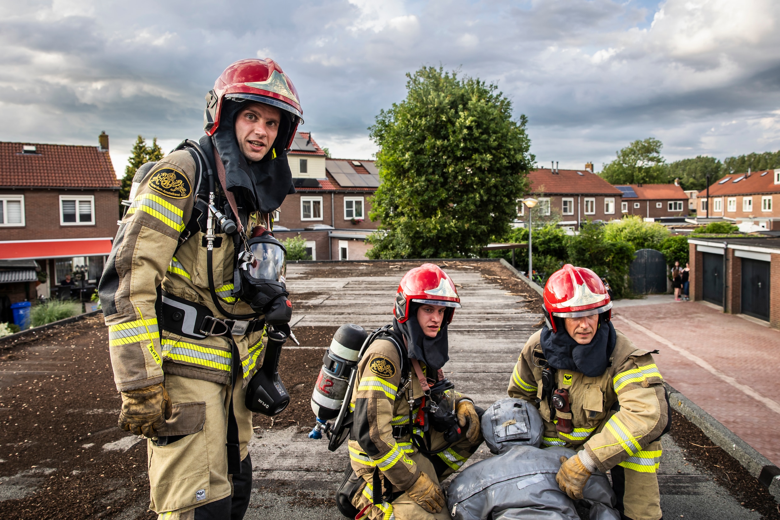 Vrijwilliger bij de brandweer: ‘Zit ik ’s ochtends op mijn werk, heb ik ...