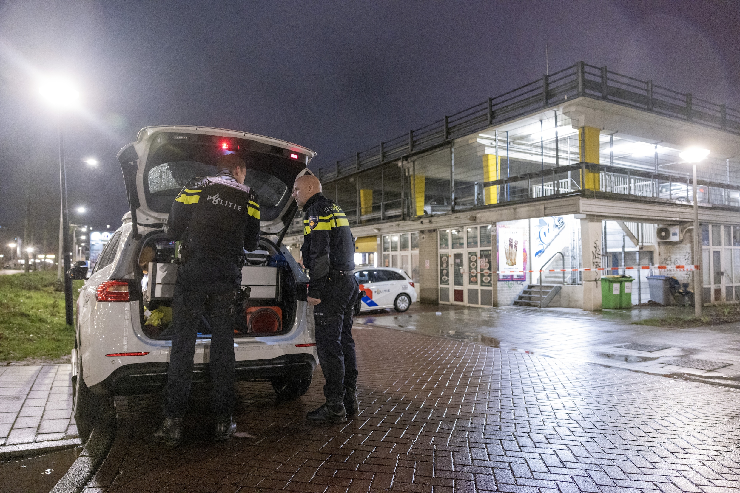 Amsterdammer gegijzeld, bedreigd en gestoken in parkeergarage Hakfort − ...